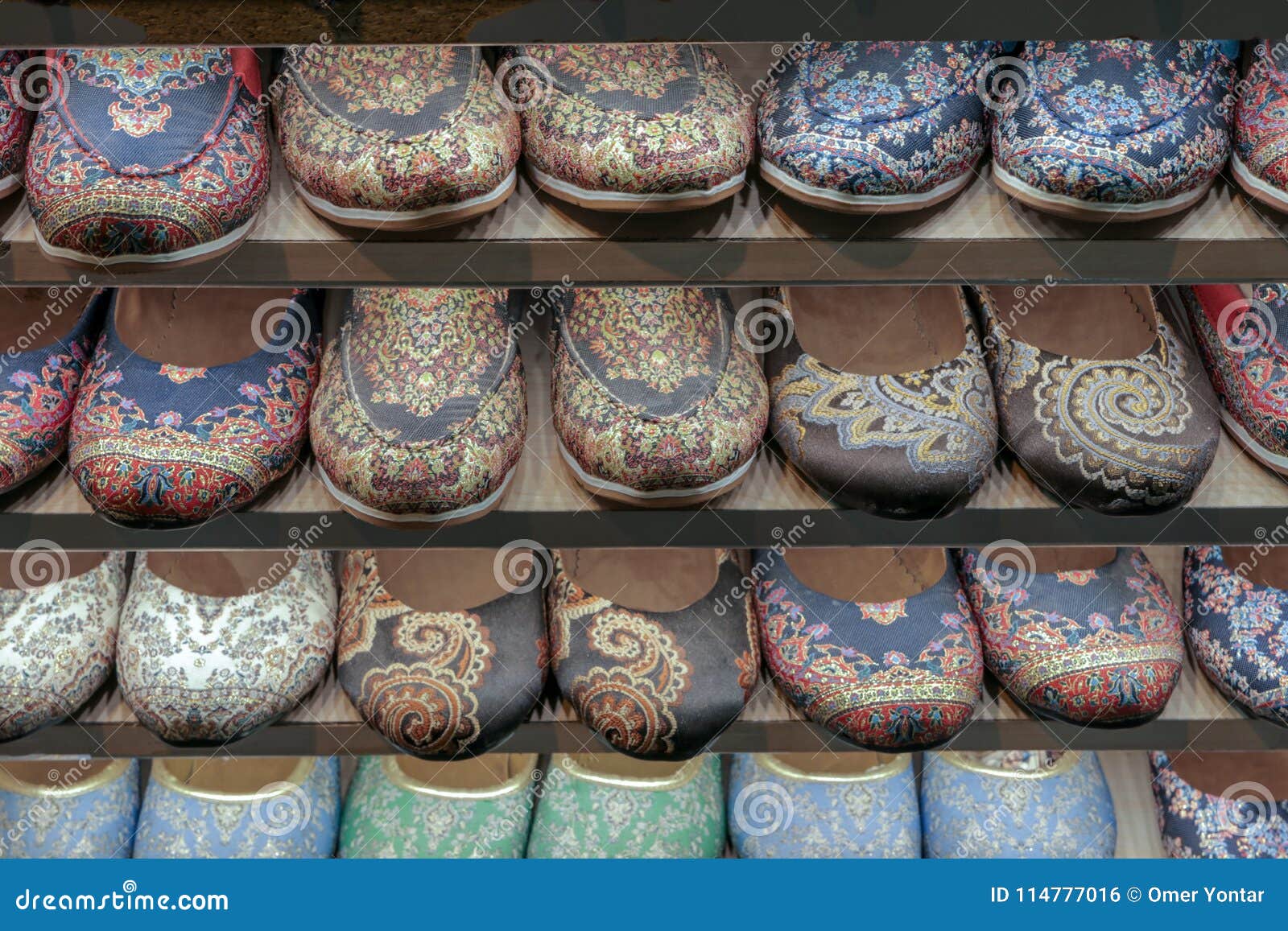 Zapatos Turcos Tradicionales Del Estilo Foto de archivo - Imagen de ...