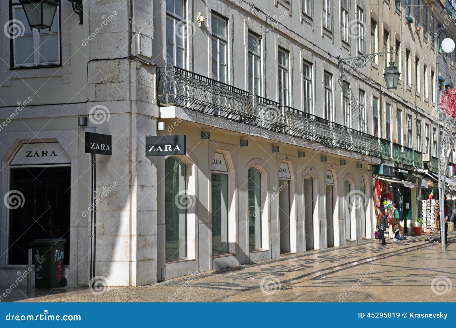 Zara Store Augusta Street Lisbon Editorial Stock Image Image Of Cityscape Facade 45295019