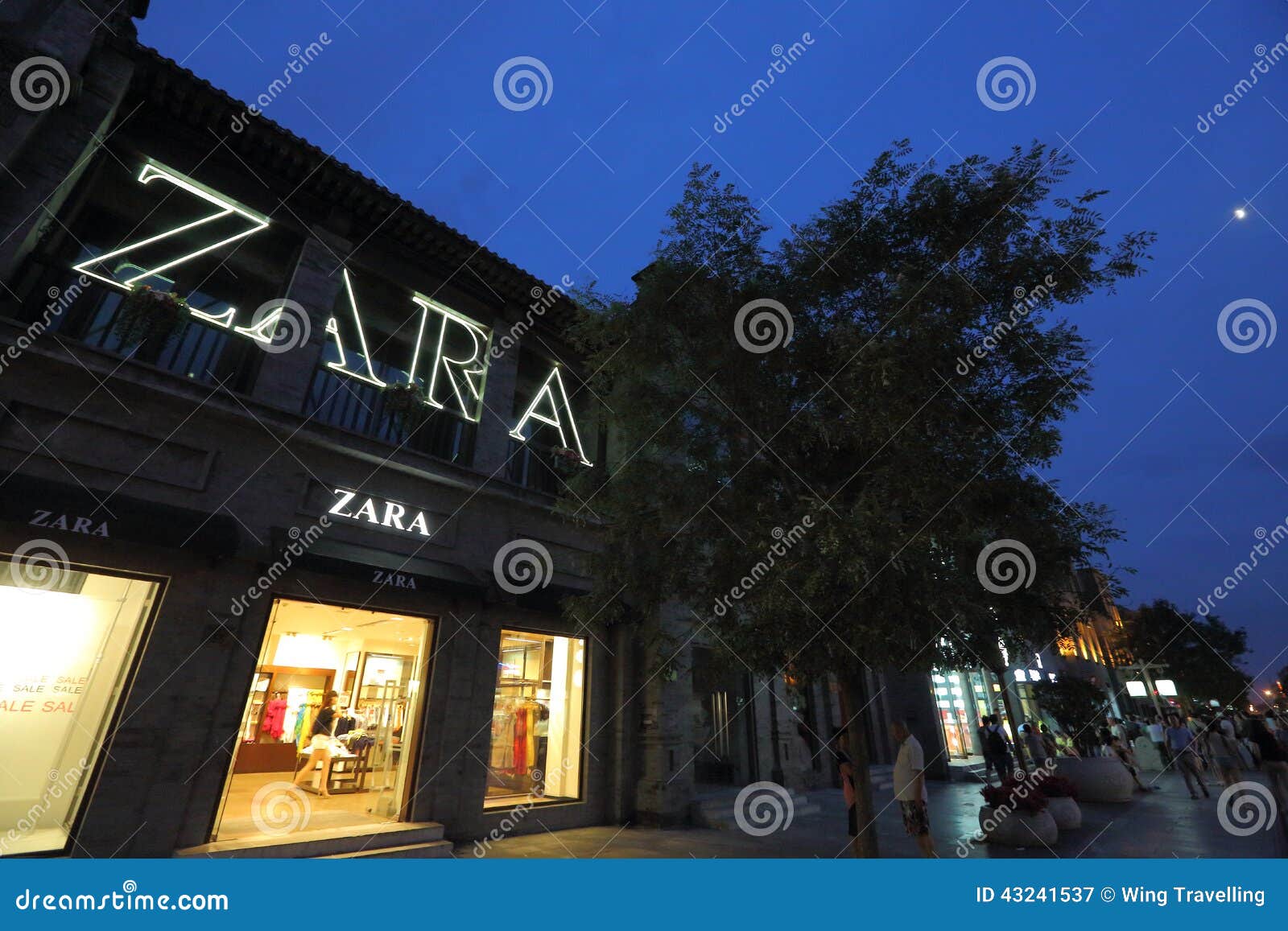 Zara store editorial photography. Image of consumerism - 43241537