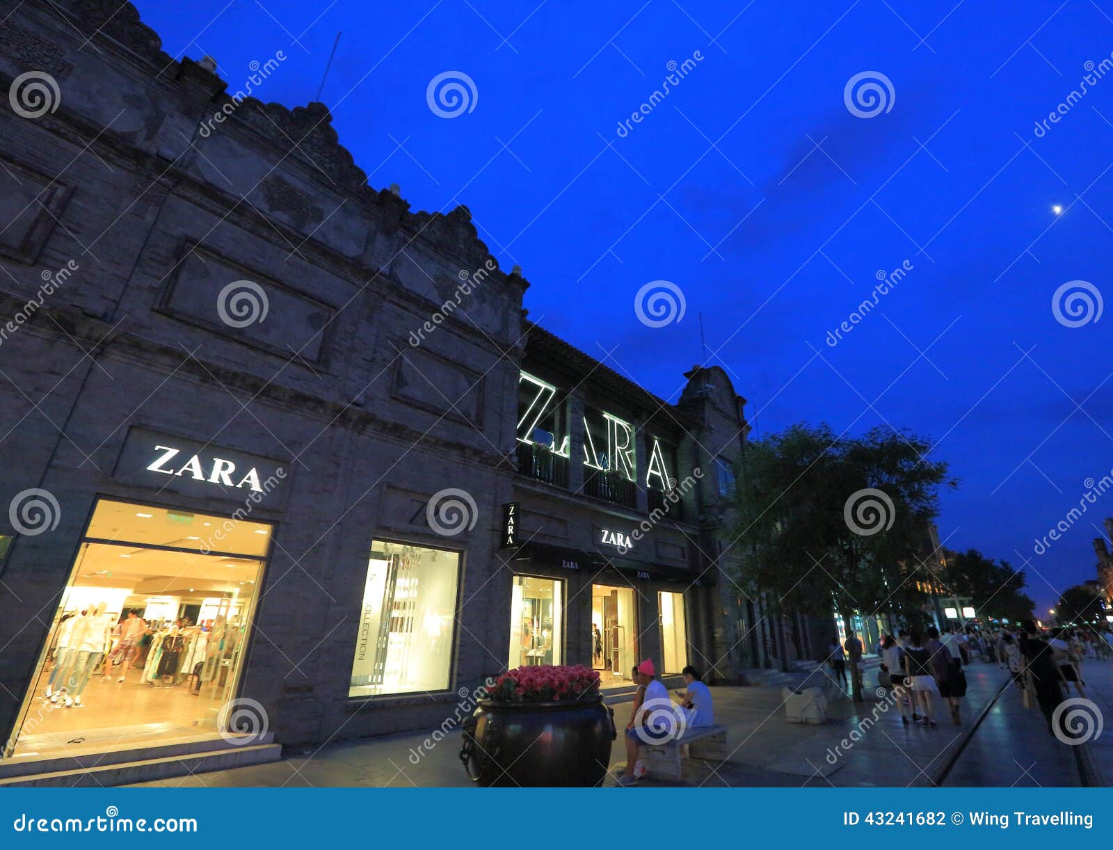 Zara store editorial photography. Image of customers - 43241682
