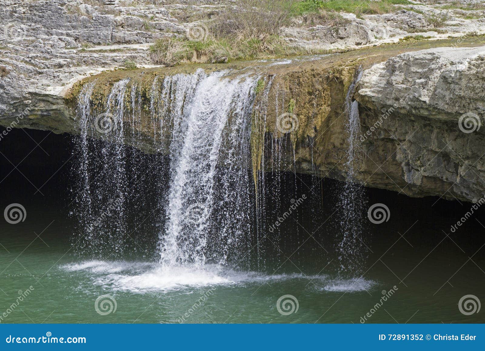 Zarecki Krov стоковое фото. изображение насчитывающей водопад - 72891352