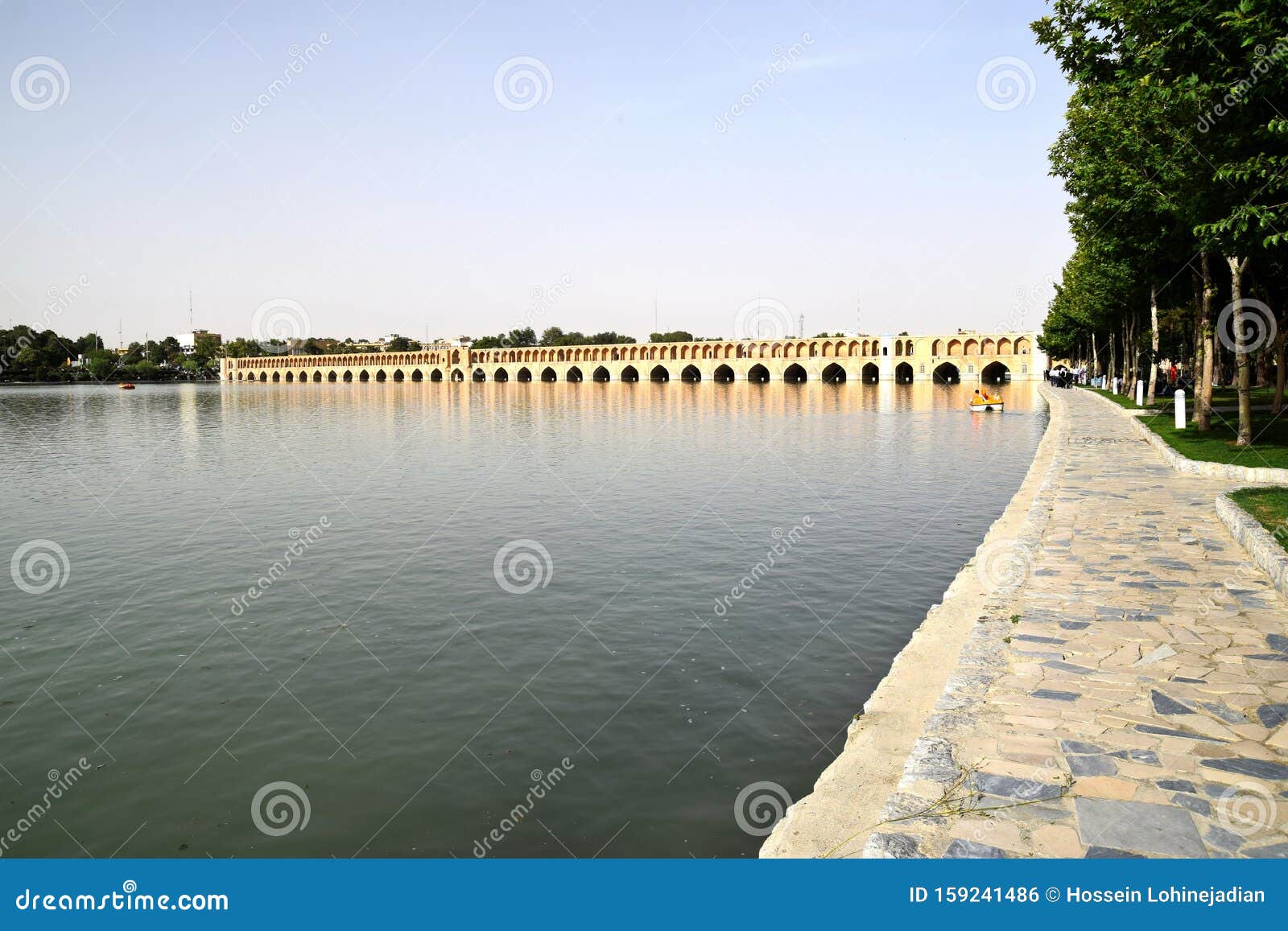 ZAYANDEH ROOD and SIOSE POL Stock Photo - Image of historical, morning ...