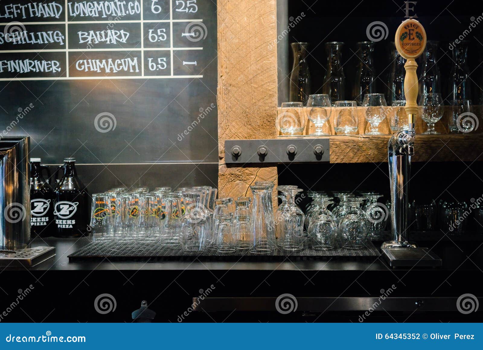 Zeeks Pizza Assorted Beer Bar Editorial Photography - Image of dinner ...