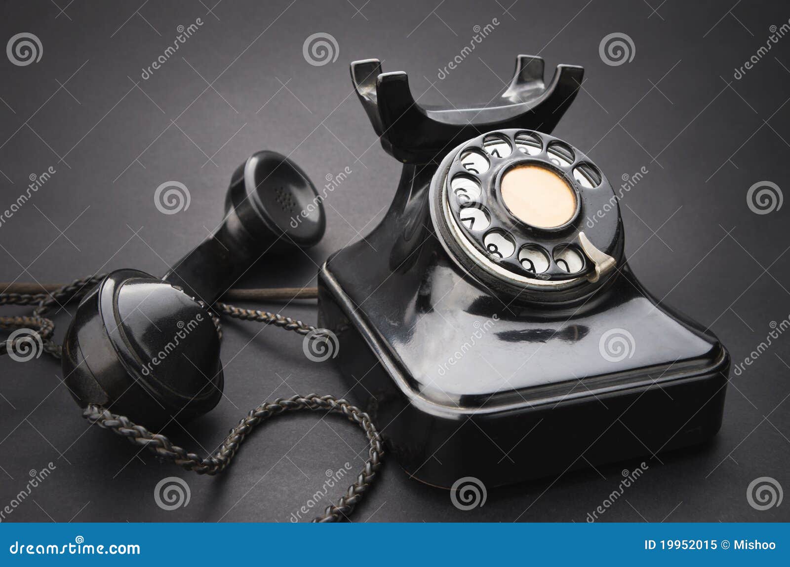 Zeer oude telefoon stock afbeelding. Image of nostalgisch - 19952015