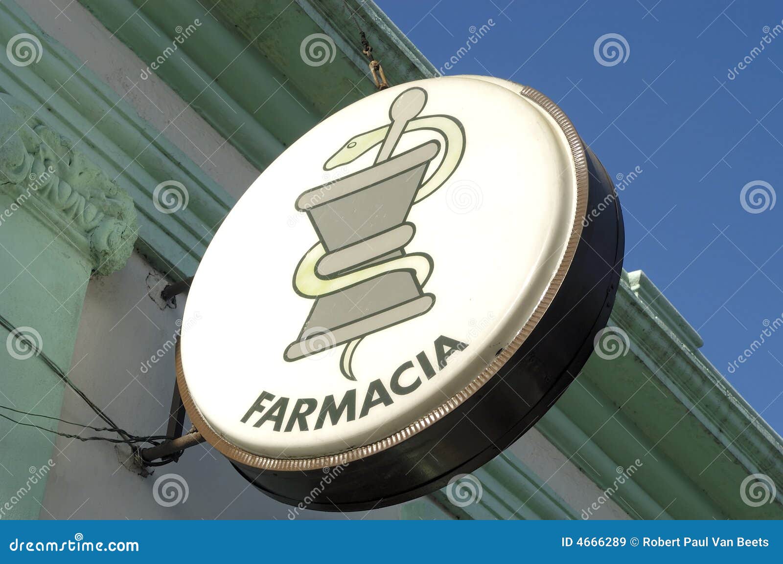 Zeichen einer Apotheke stockbild. Bild von krankenhaus - 4666289