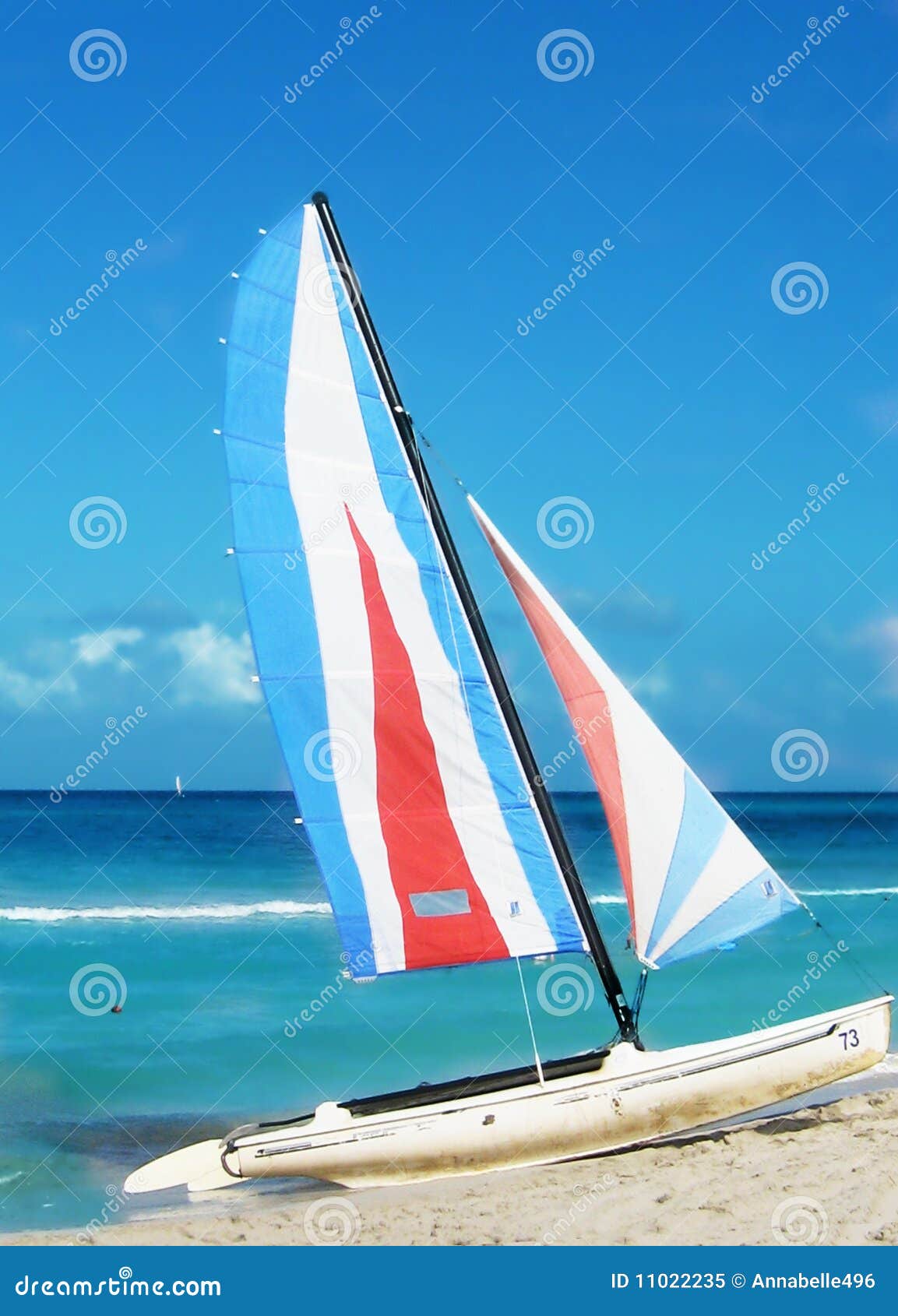 Zeilboot stock afbeelding. Image of strand, zomer, tropisch - 11022235