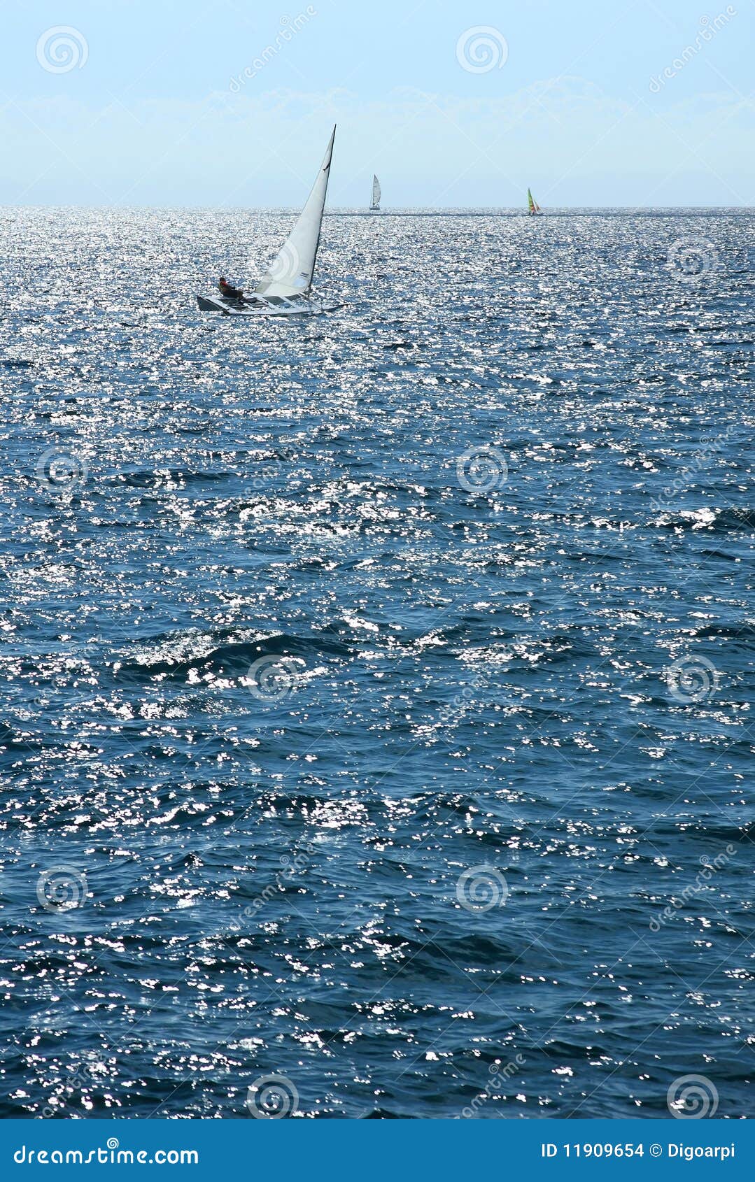Zeilboot stock foto. Image of roeien, wolken, schoonheid - 11909654