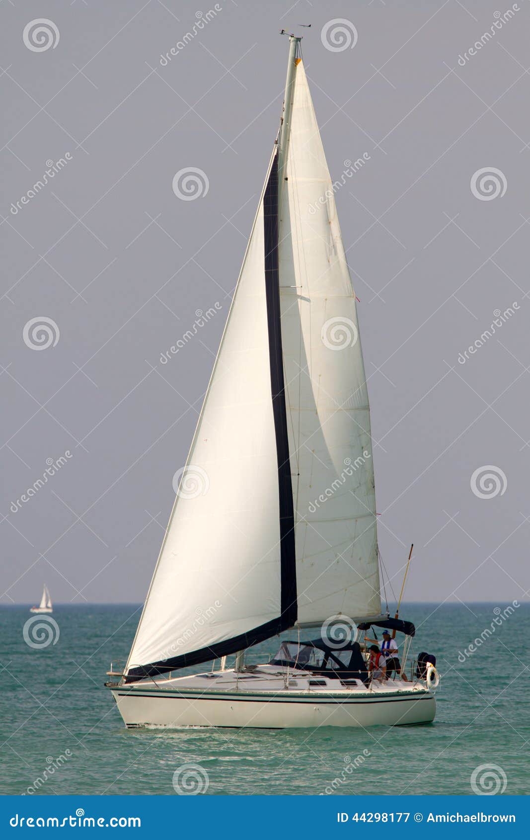 Zeilboot stock afbeelding. Image of hemel, racen, privé - 44298177