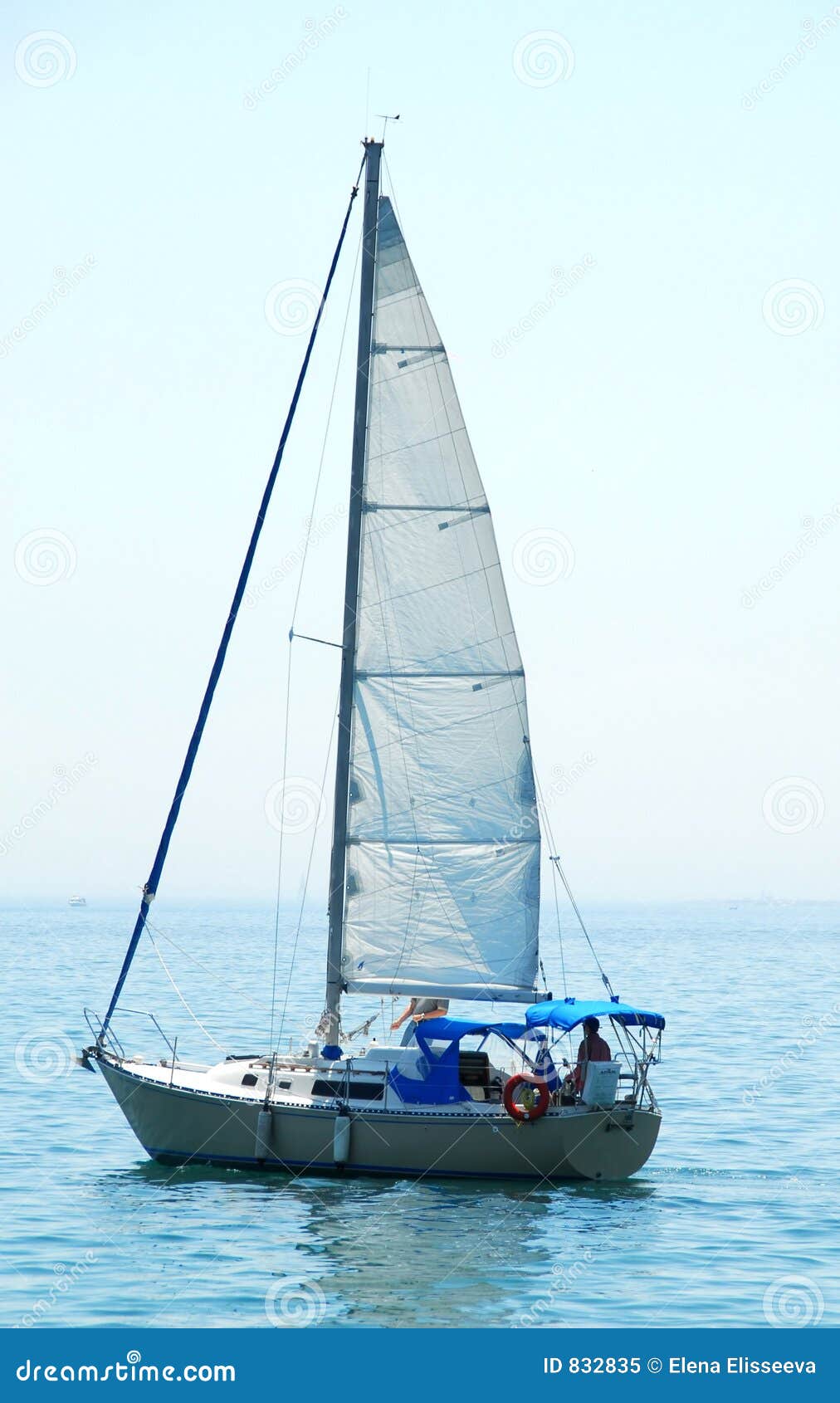 Zeilboot stock afbeelding. Image of sluit, marine, buiten - 832835