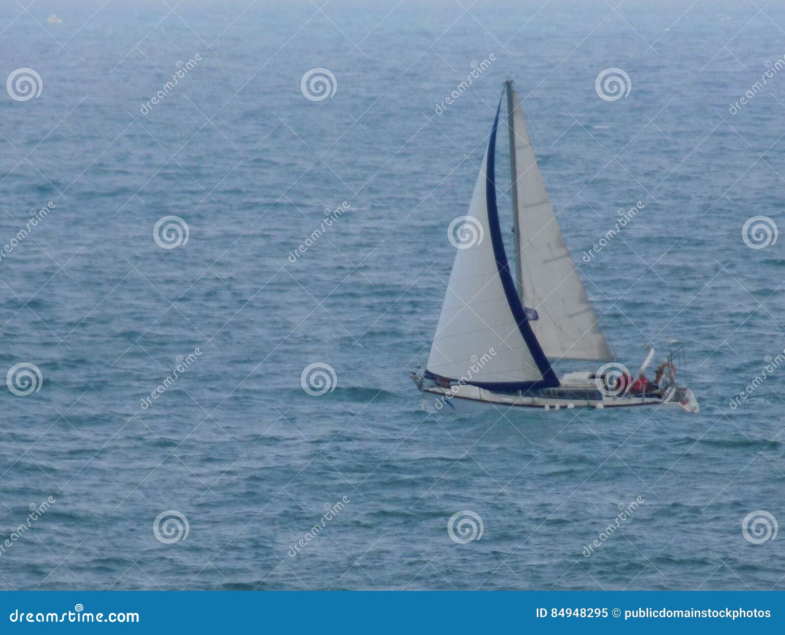 Zeilboot Op Overzees Picture. Image: 84948295