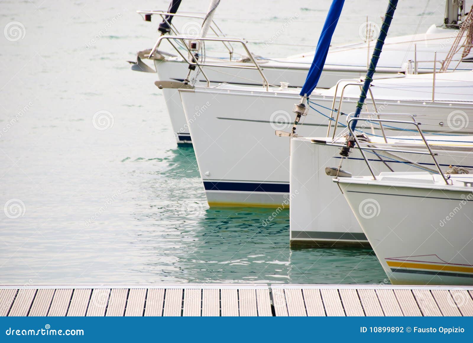 Zeilboten Bij Het Meer Garda Stock Foto - Image of zeilboot, boot: 10899892