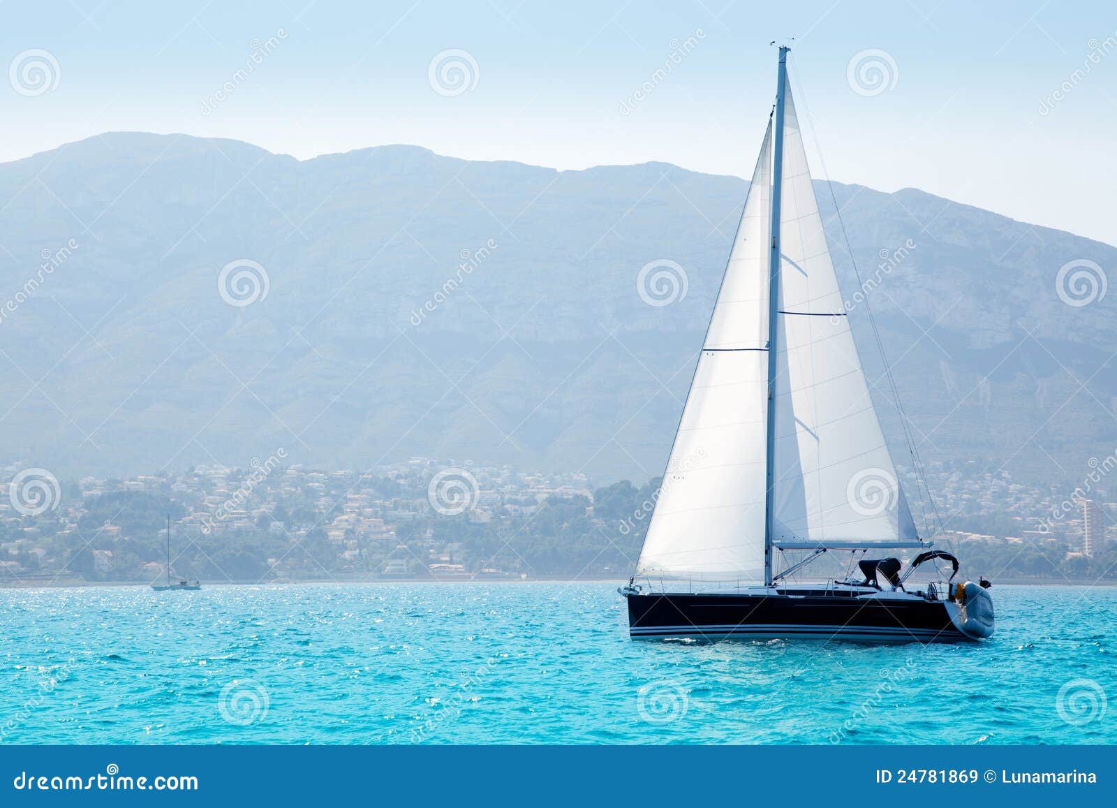 Zeilboten Die in Middellandse Zee Varen Stock Afbeelding - Image of ...