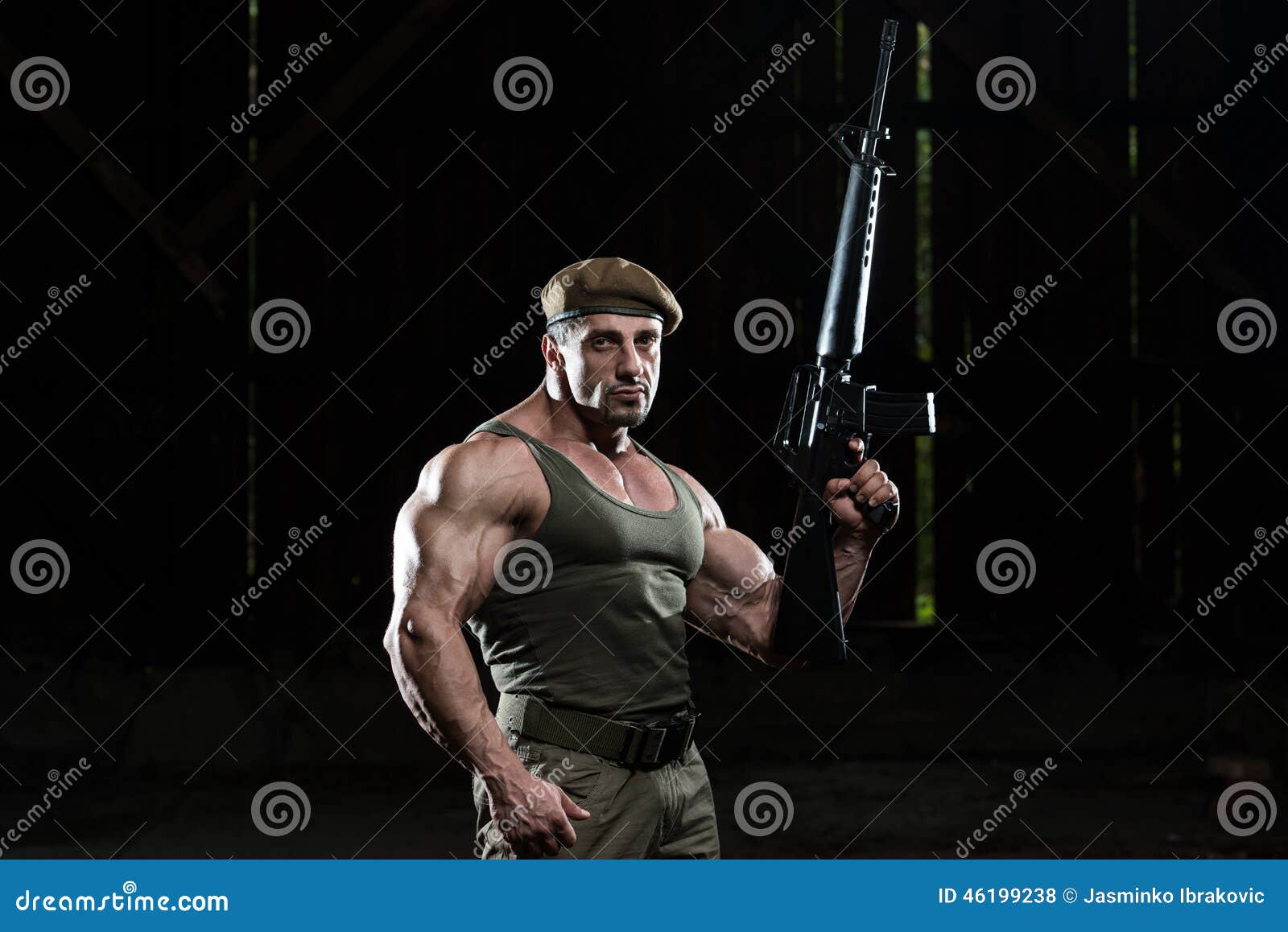 Zeker Mensenportret Met Machinegeweer Stock Foto - Image of bewapend ...