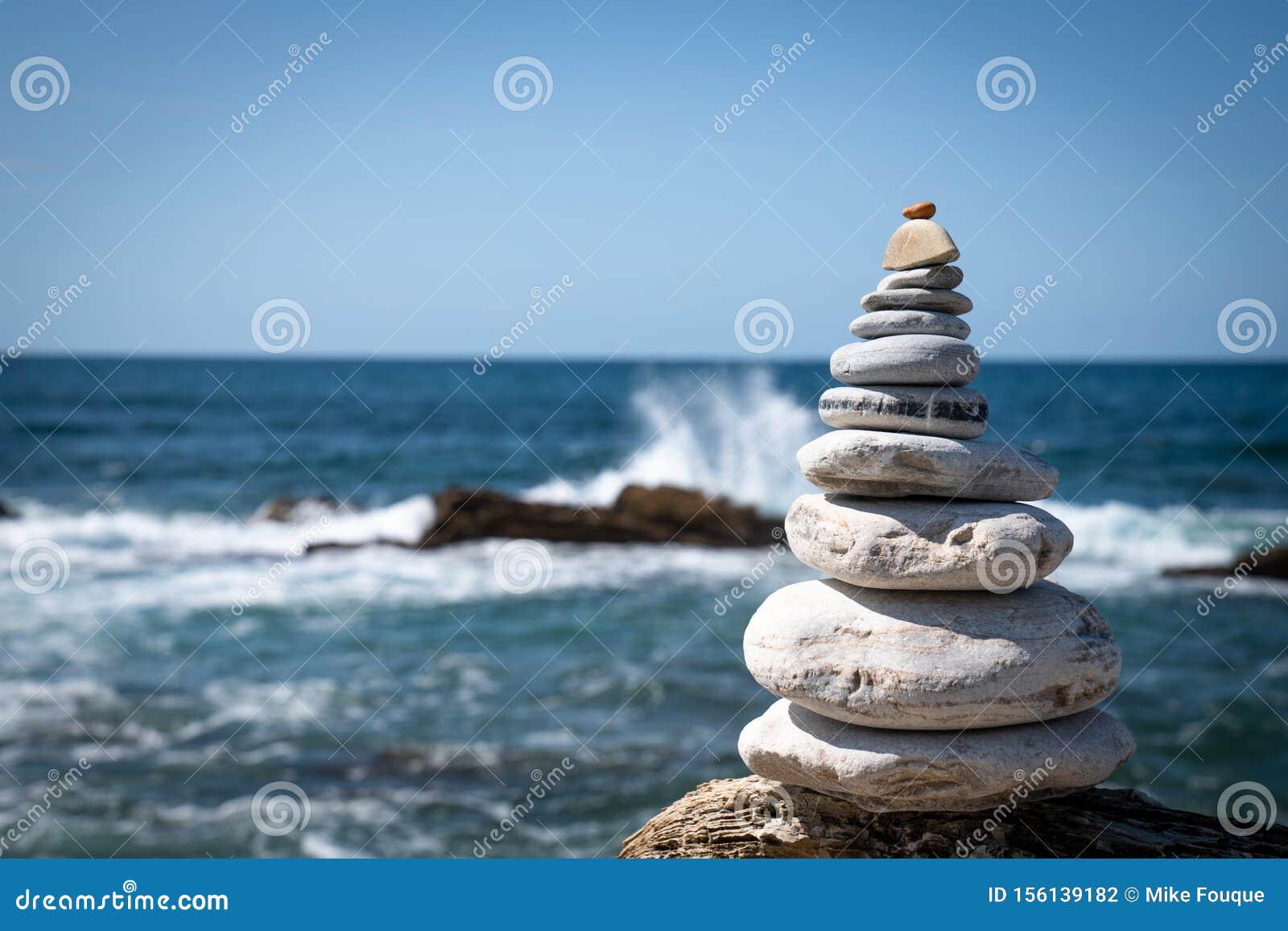 Zen Balanced Stones Stack -ocean and Waves Stock Photo - Image of ...