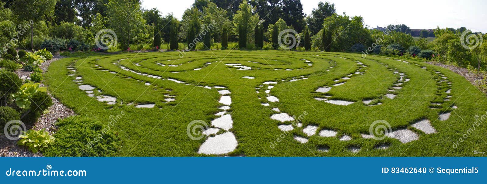 Zen Garden Pathway Panorama Foto de archivo - Imagen de camino, cubo ...