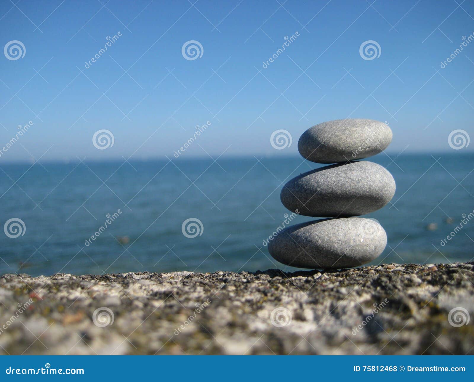 Zen relajante foto de archivo. Imagen de azul, calma - 75812468