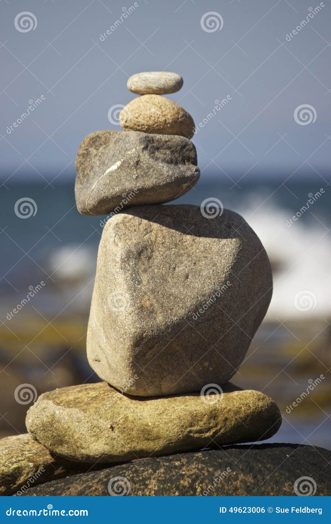 Zen Stone Pile stock foto. Image of harmonie, vrede, levensstijl - 49623006