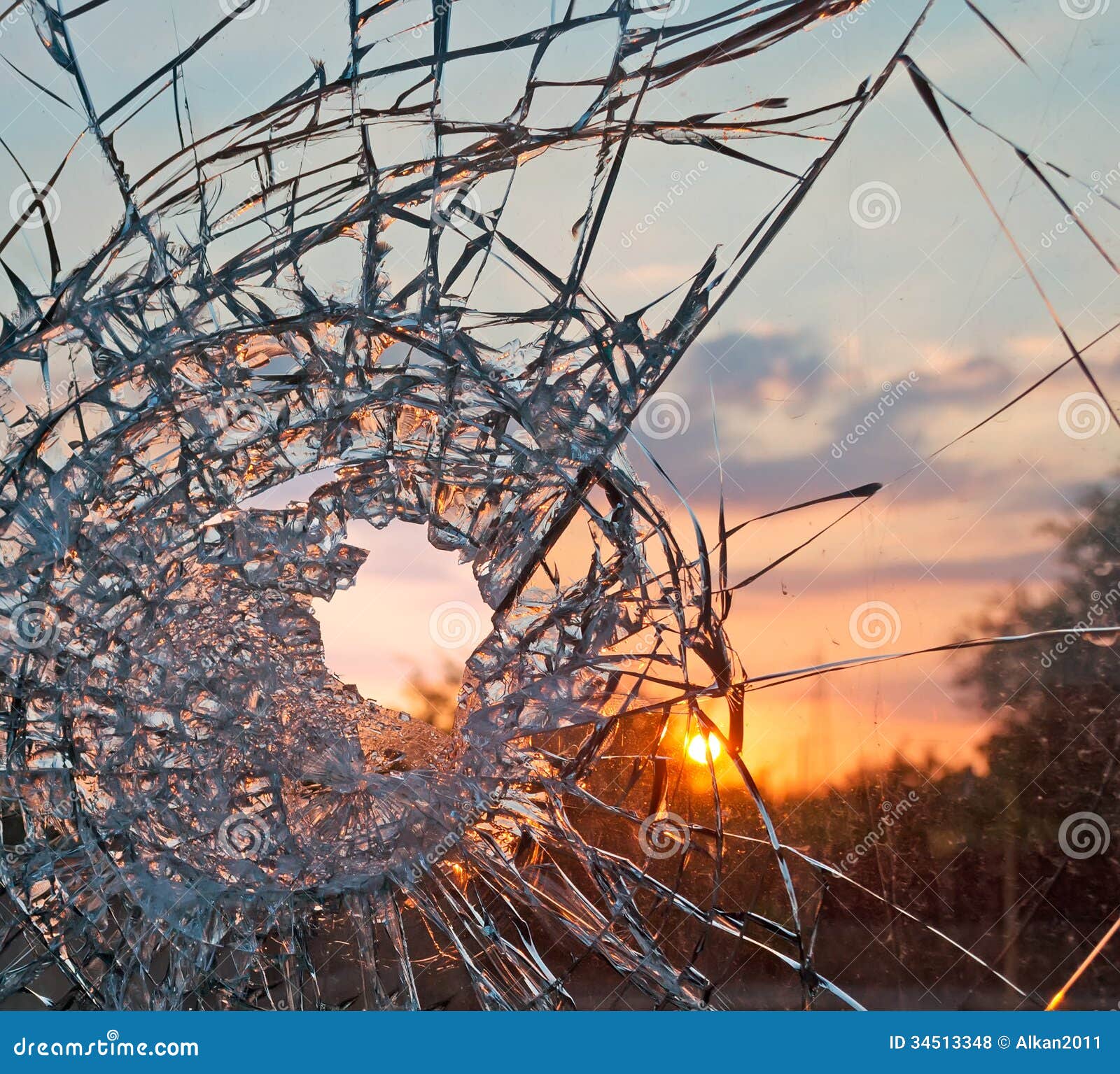 Zerbrochenes Glas stockfoto. Bild von schmutz, gebrochen - 34513348