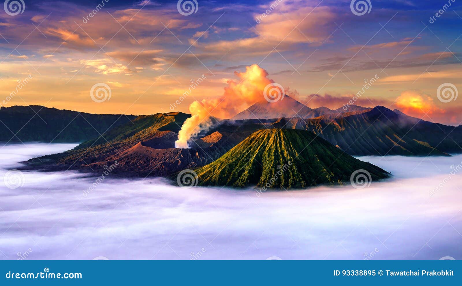 Zet Bromo-vulkaan Gunung Bromo Op Stock Afbeelding - Image of landschap ...