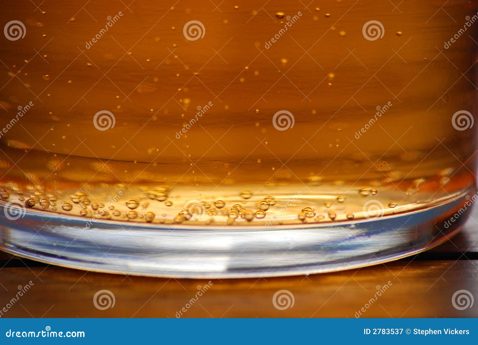 Zider-Pint stockbild. Bild von feier, luftblasen, bernsteinfarbig - 2783537