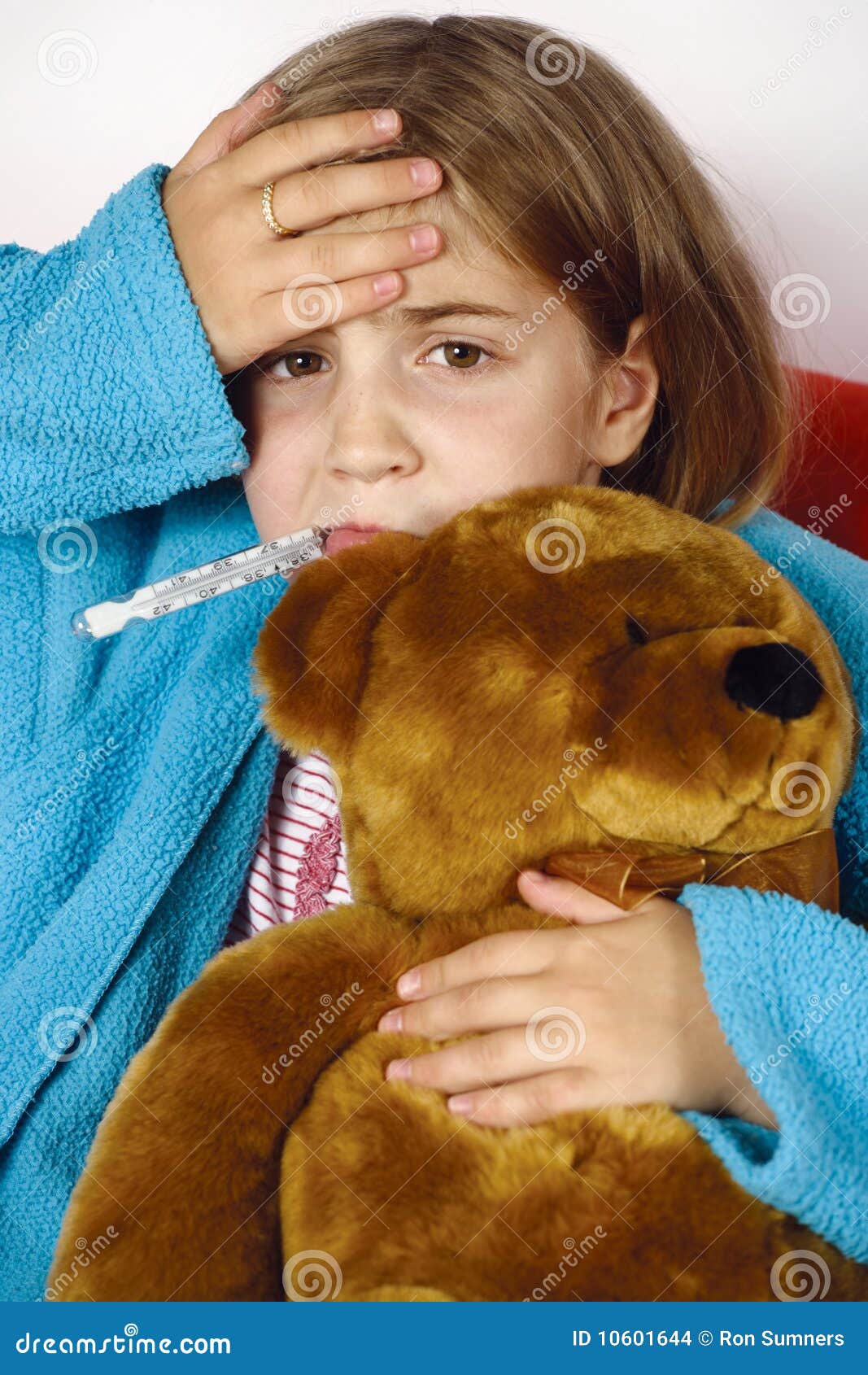 Ziek kind met koorts stock foto. Image of gezondheid - 10601644