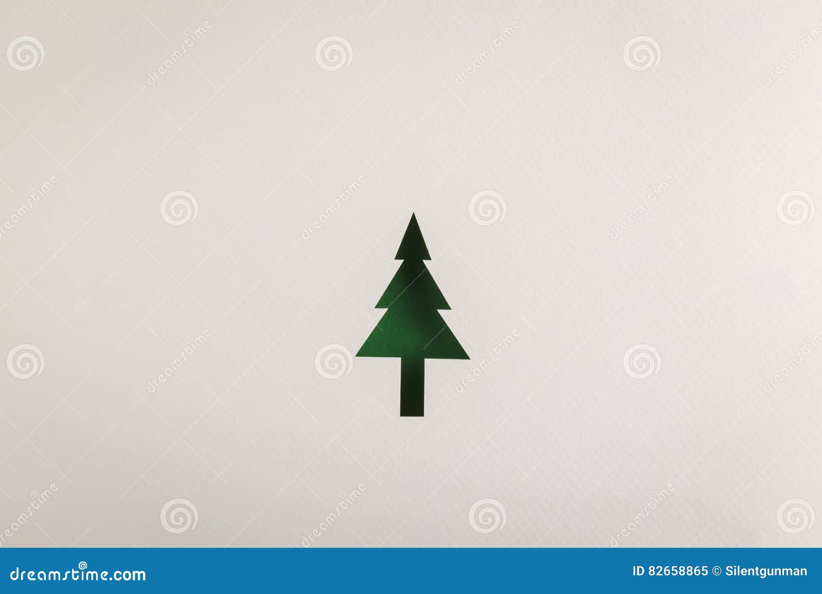 Zielony choinka symbol obraz stock. Obraz złożonej z przestrzeń - 82658865