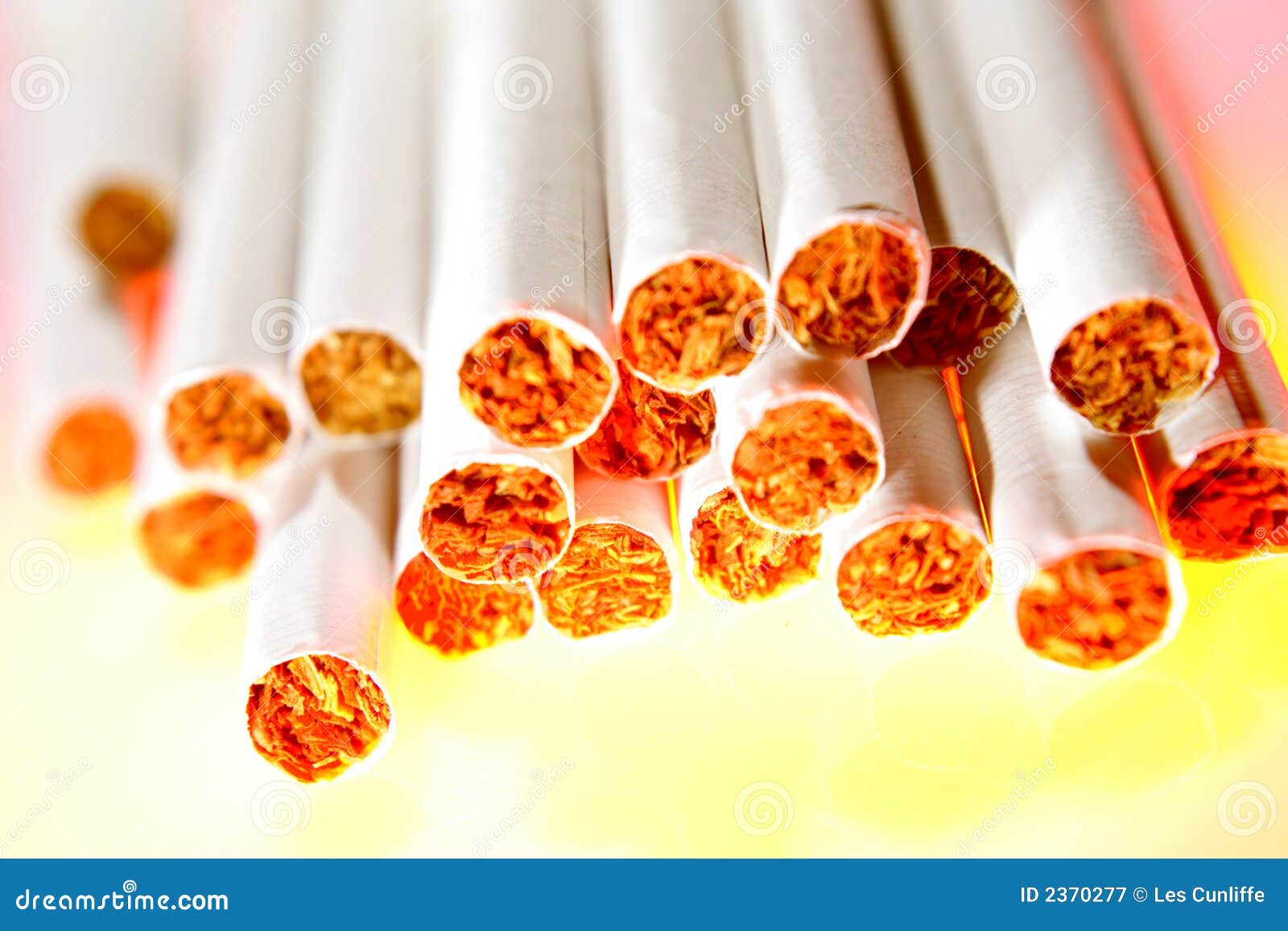 Zigaretten stockbild. Bild von nachricht, beschädigen - 2370277