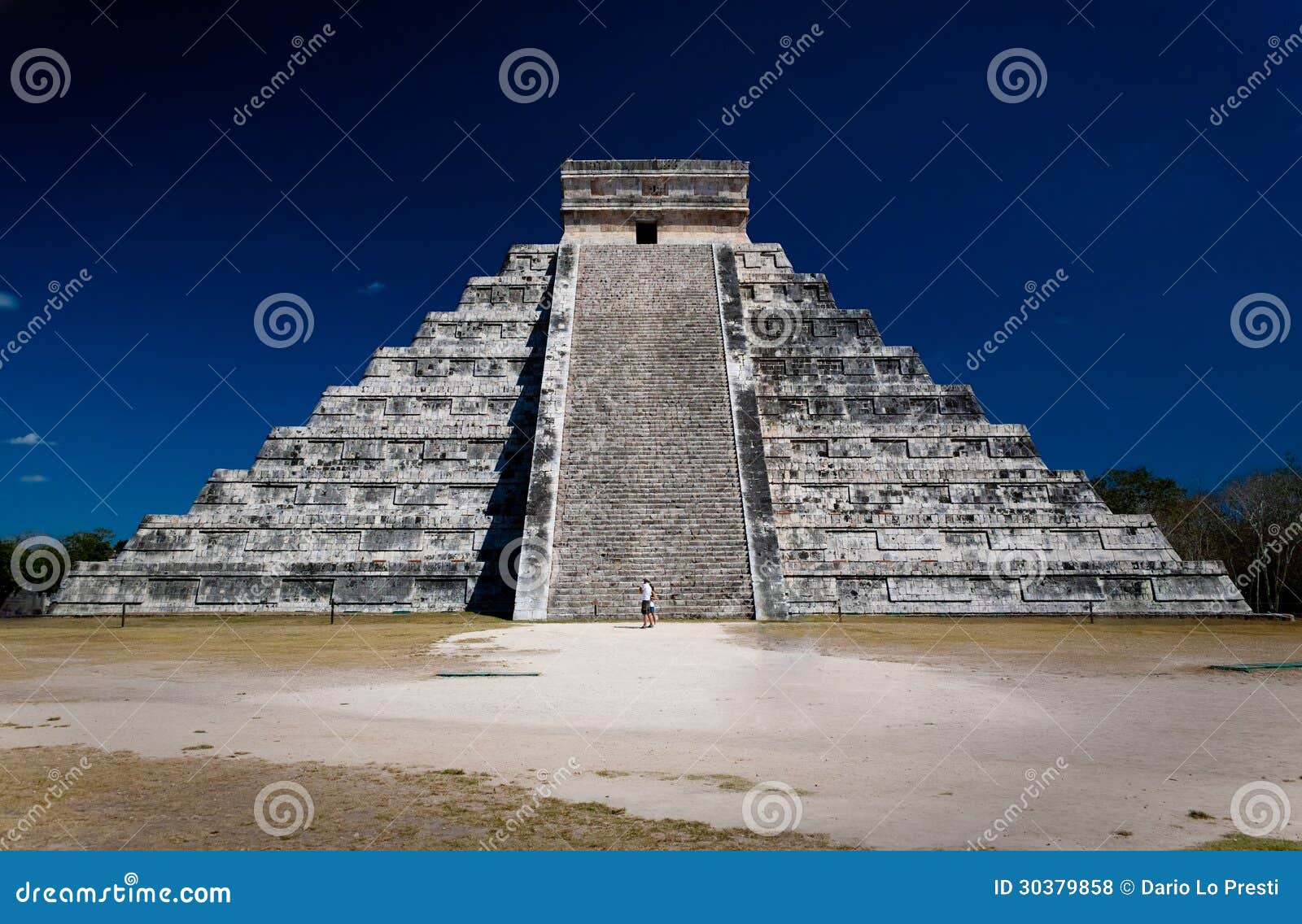 Ziggurat fotografia stock. Immagine di turismo, timore - 30379858