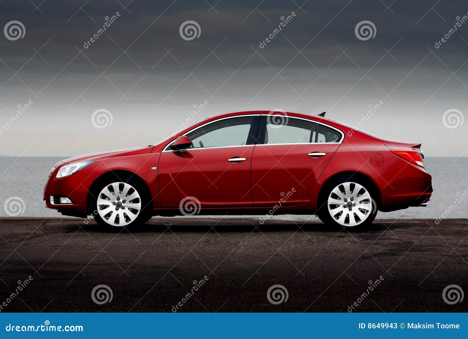 Zijaanzicht Van Kersen Rode Auto Stock Afbeelding - Image of knippen ...