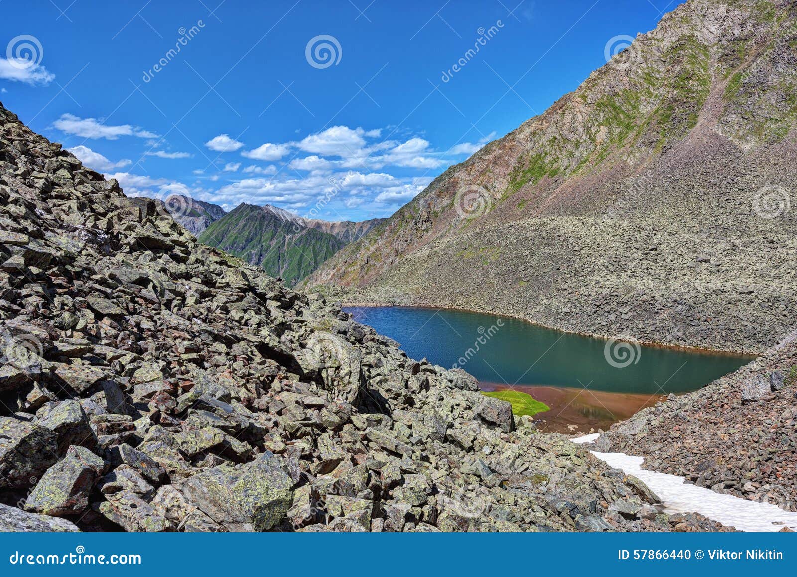 Zijmorenen en lintmeer stock foto. Image of landschap - 57866440