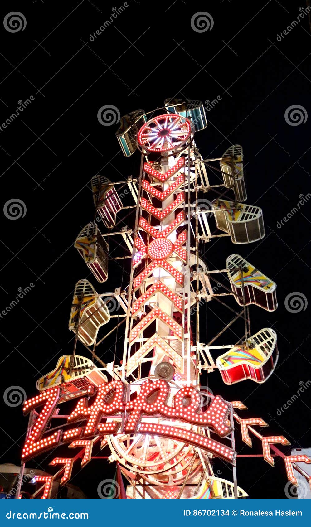 Zipper Carnival Ride editorial stock image. Image of whirl - 86702134