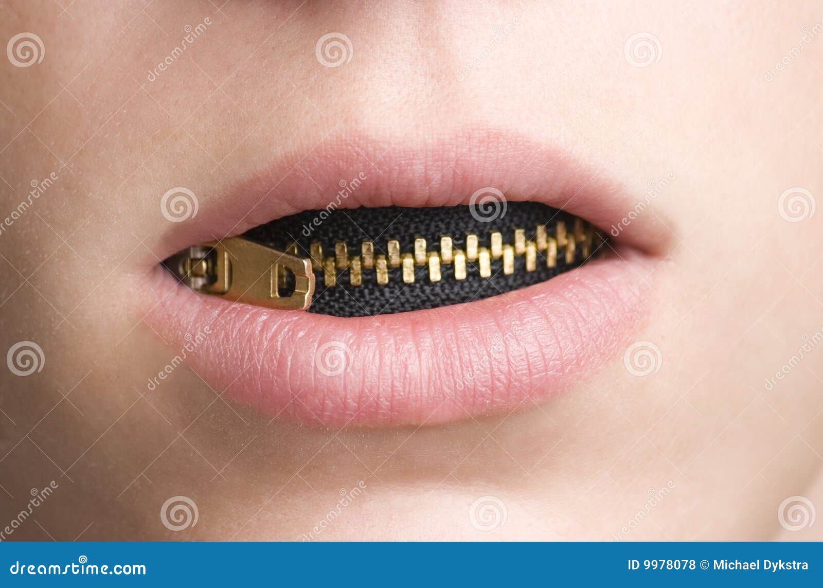 Zipper Na Boca Da Pessoa Jovem Foto de Stock - Imagem de cara, fale ...