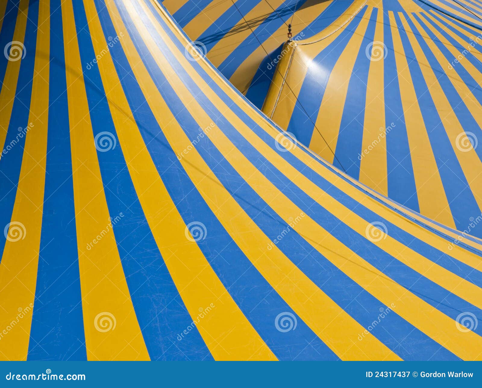 Zirkus-Zelt-Dach-Auszug stockbild. Bild von auszug, farbe - 24317437