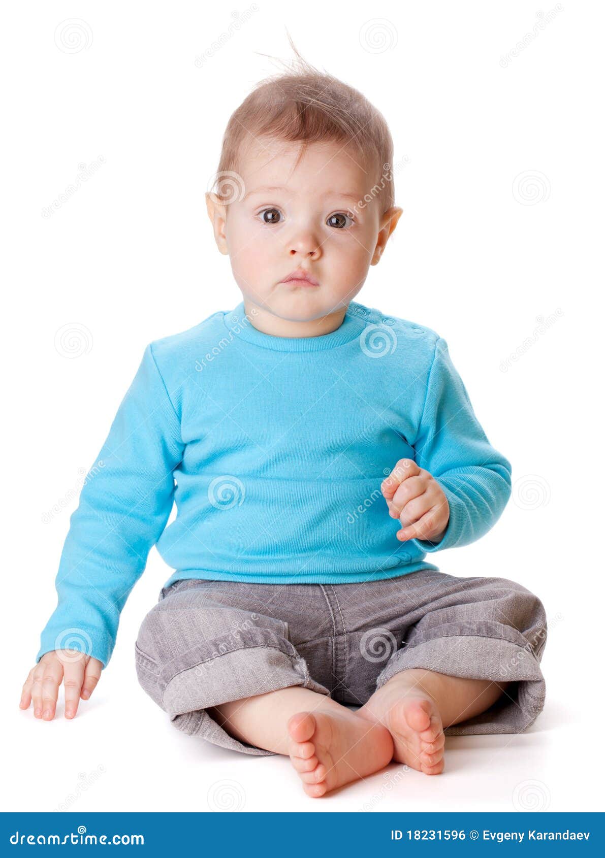 Zittende kleine baby stock foto. Image of baby, mooi - 18231596