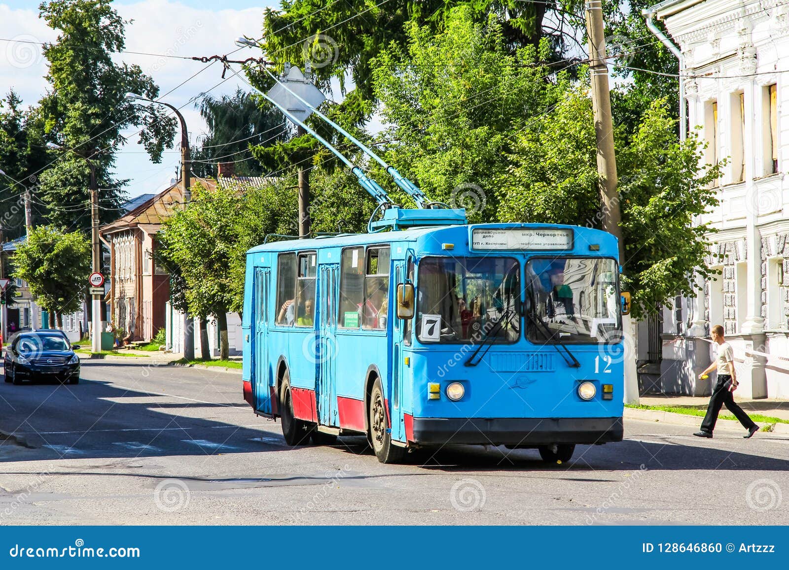 ZIU 682 imagen editorial. Imagen de verde, escénico - 128646860