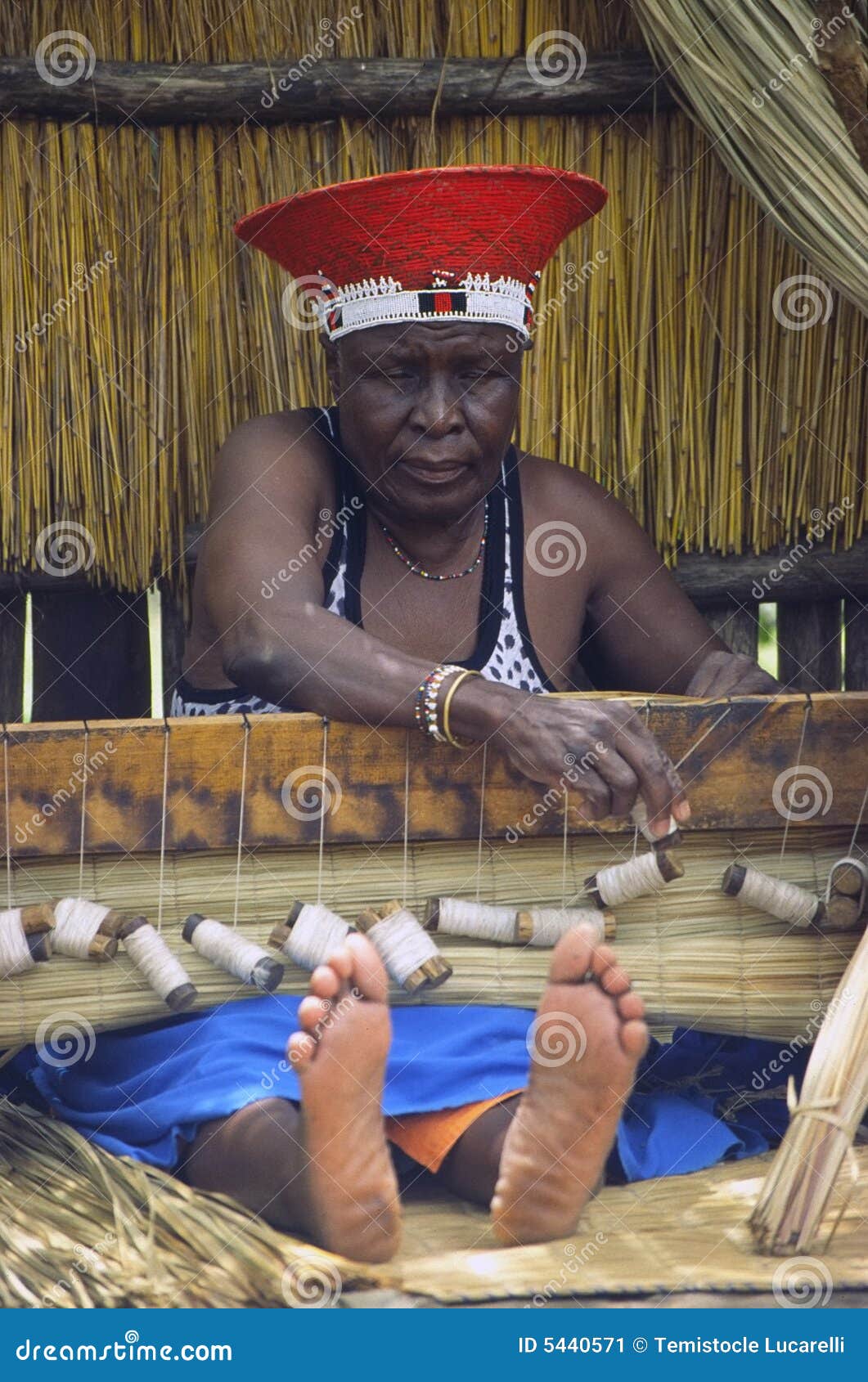 Zoeloe op het werk redactionele foto. Image of kind, indisch - 5440571