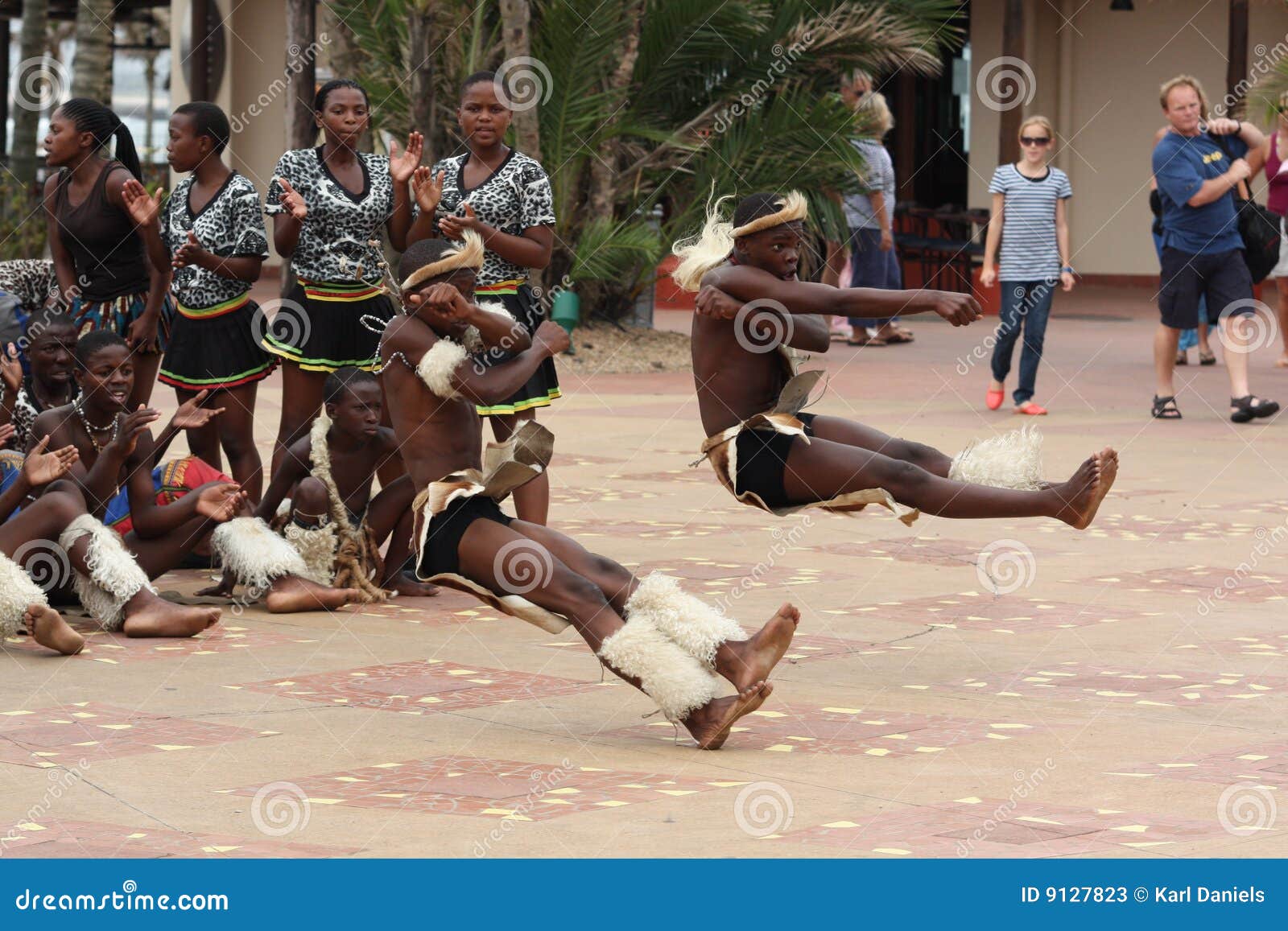 Zoeloes Dansers redactionele stock foto. Image of portret - 9127823