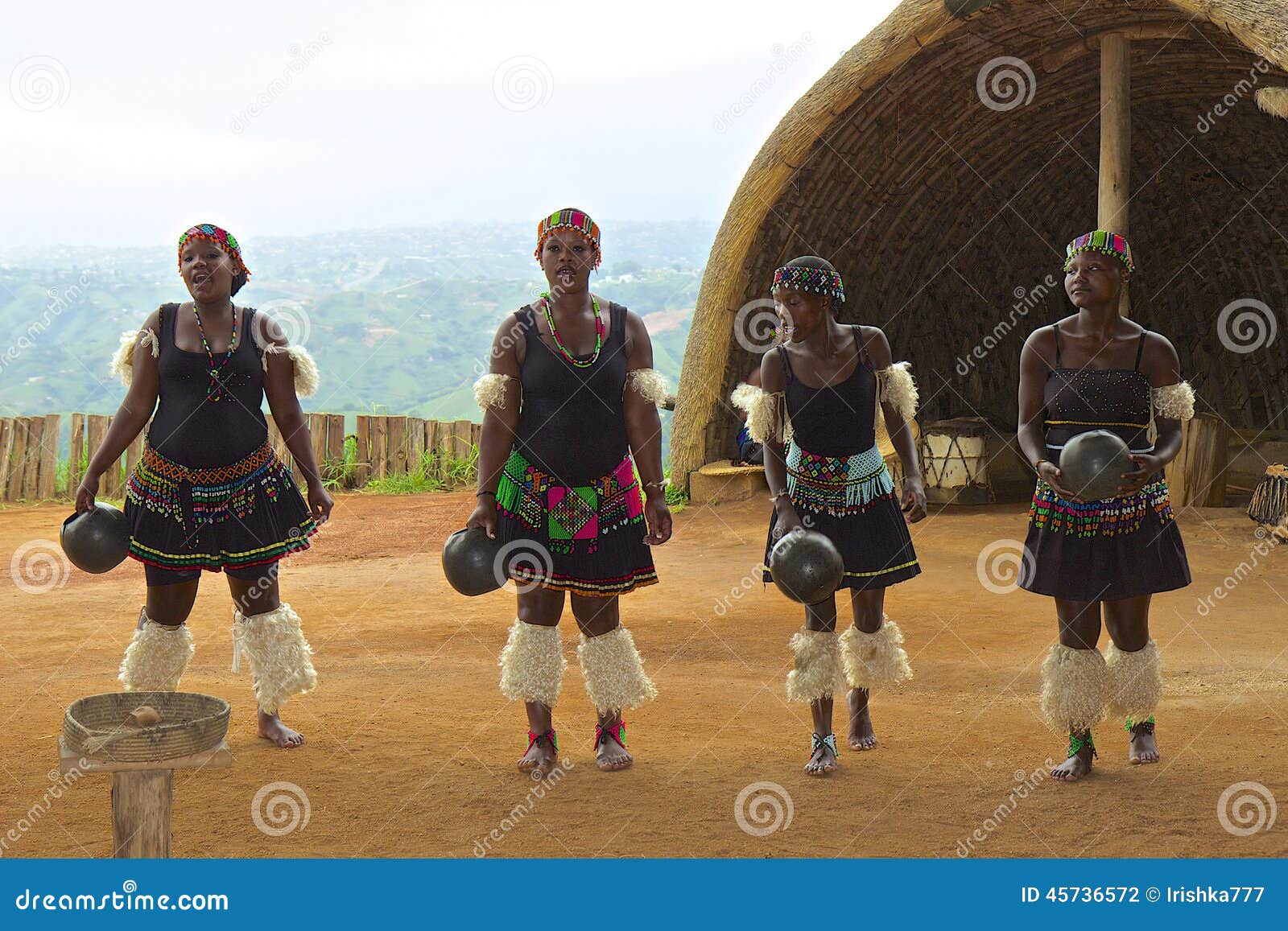 Zoeloes Stammendans in Zuid-Afrika Redactionele Fotografie - Image of ...