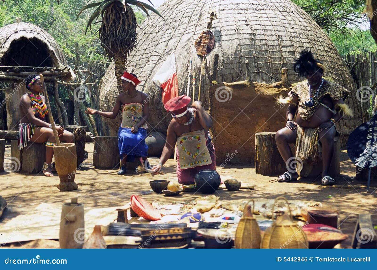 Zoeloes typisch dorp redactionele foto. Image of vrouwen - 5442846