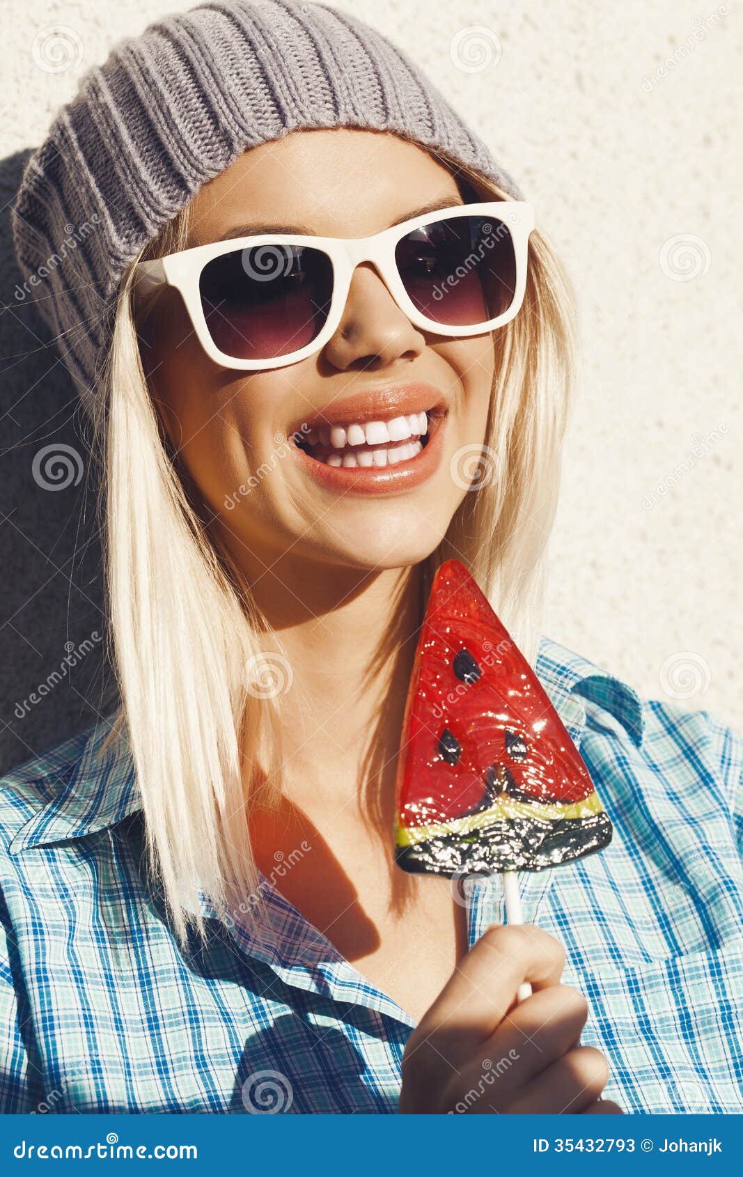 Zoete Meisjes Zuigende Lolly Stock Afbeelding Image Of Portret