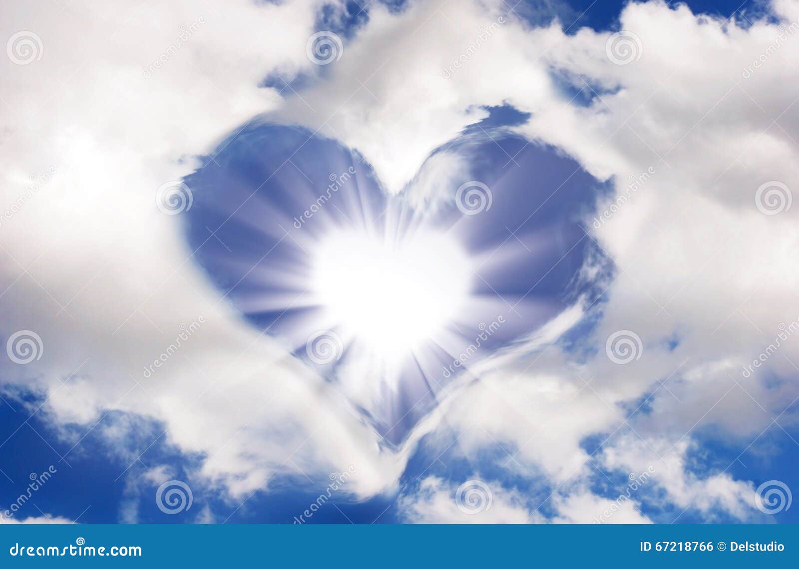 Zon En Wolken in De Vorm Van Hart Stock Foto - Image of liefde, symbool ...
