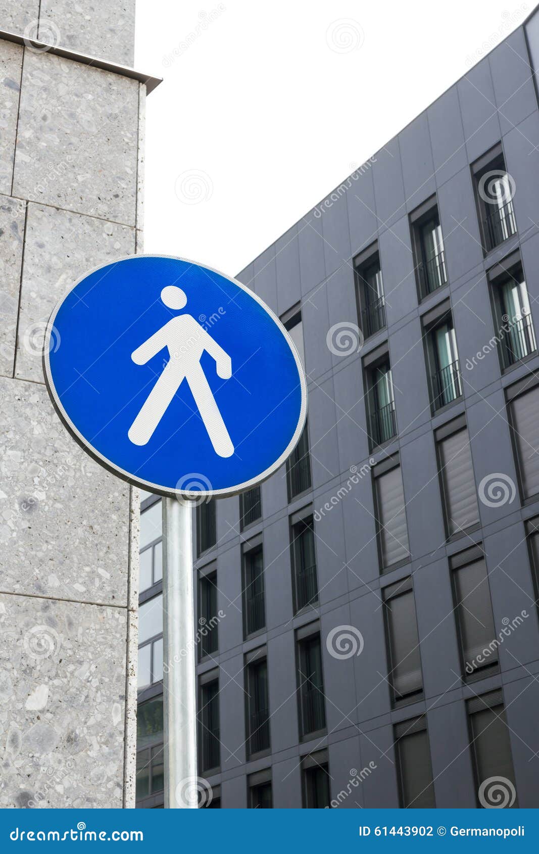 Zona peatonal foto de archivo. Imagen de ciudad, conceptos - 61443902