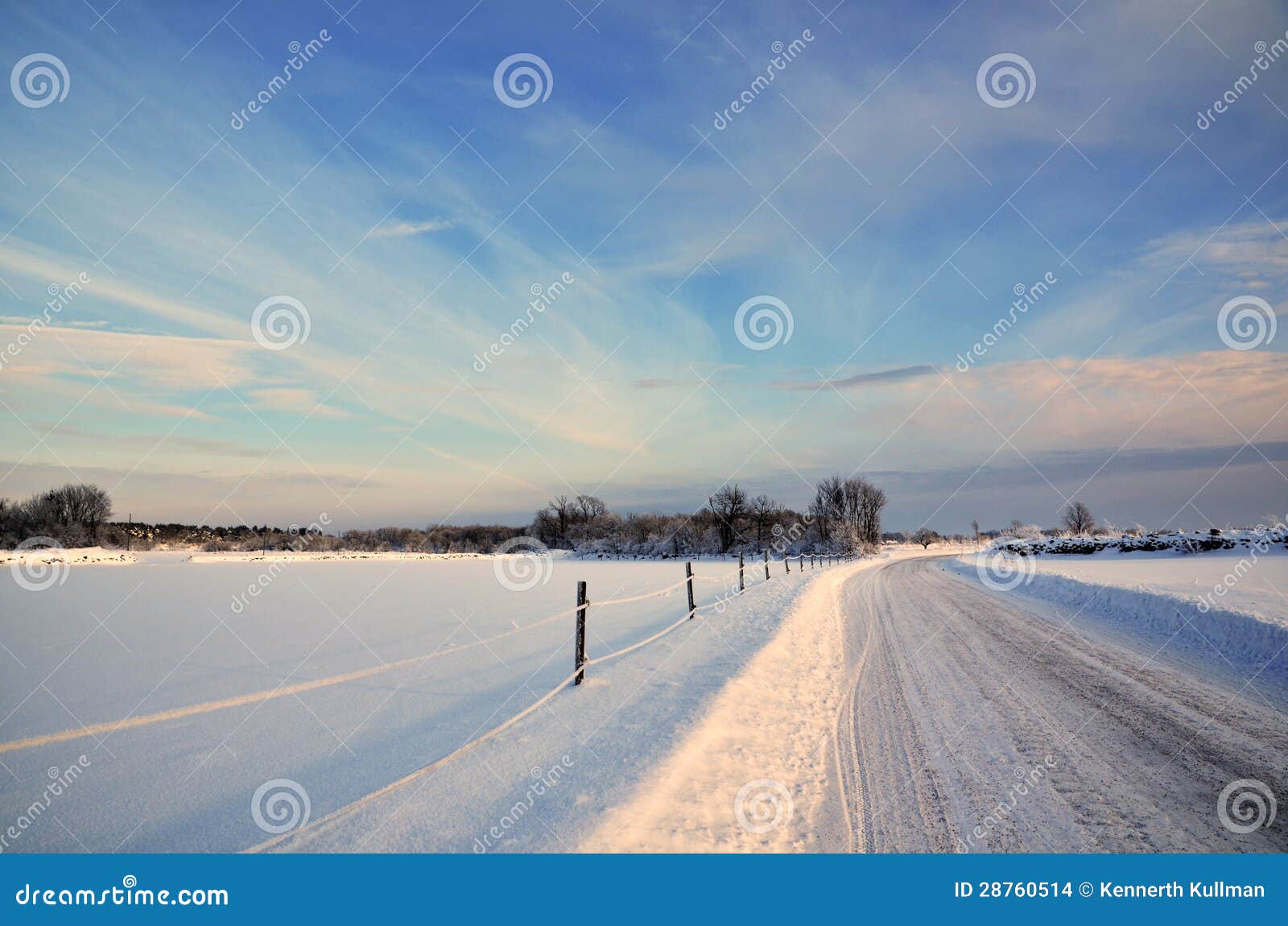 Zonnig de winterlandschap stock foto. Image of ijzig - 28760514