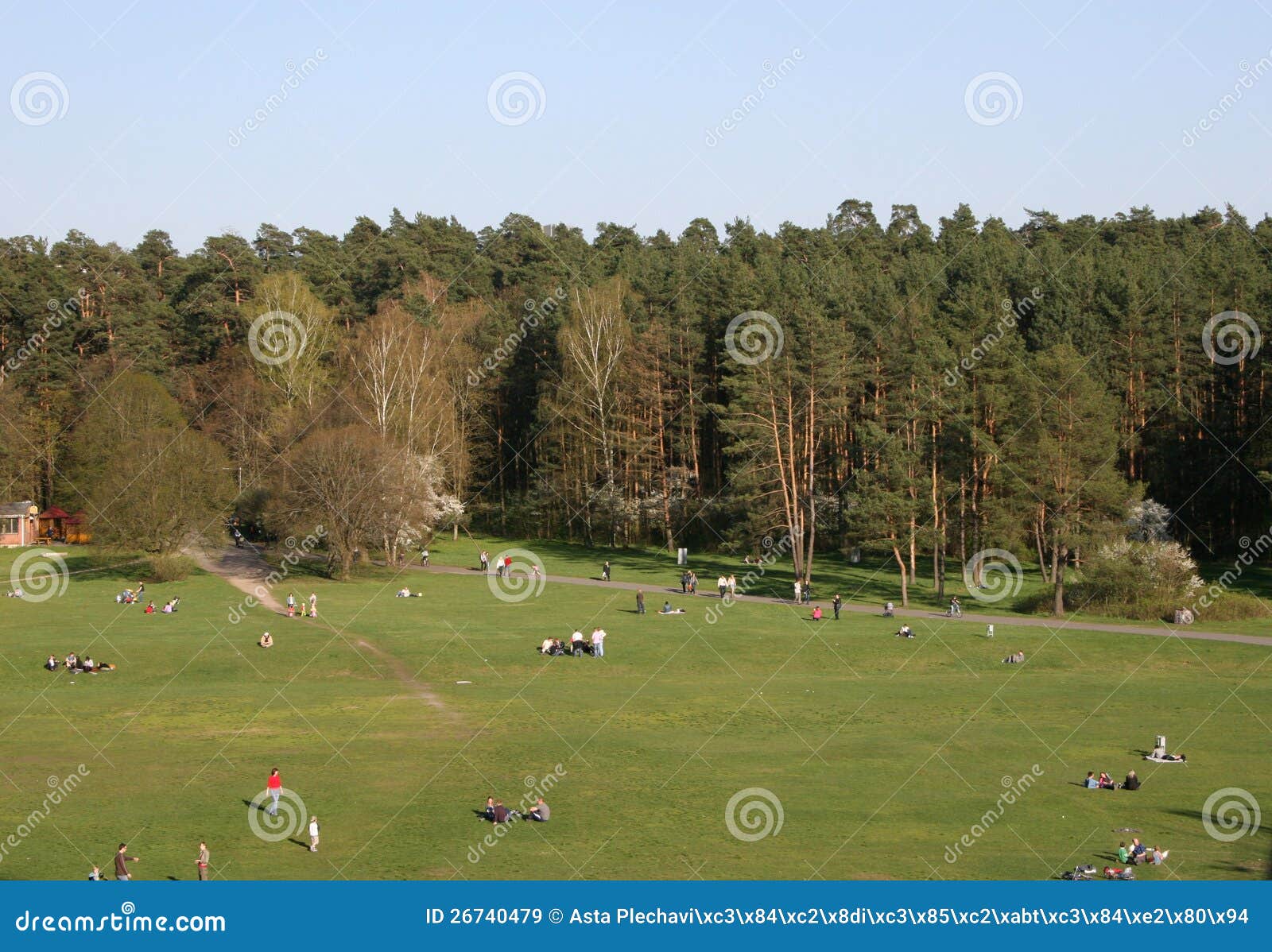 Zonnig Weekend in Park Van Vilnius Stock Afbeelding - Image of park ...