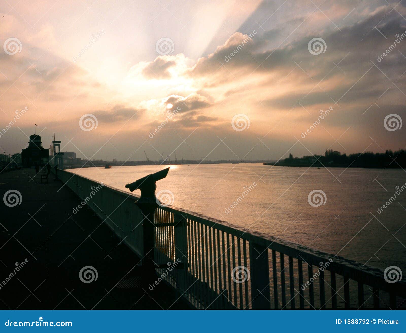 Zonsondergang Bij Rivier Schelde Stock Foto - Image of zonsondergang ...