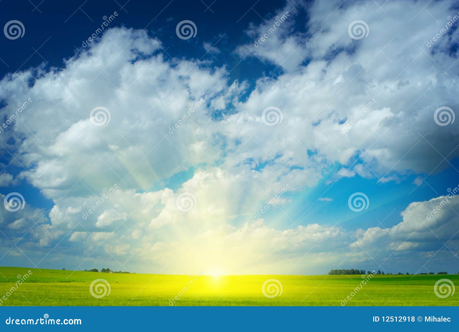 Zonsopgang op gebied stock foto. Image of hemel, groei - 12512918