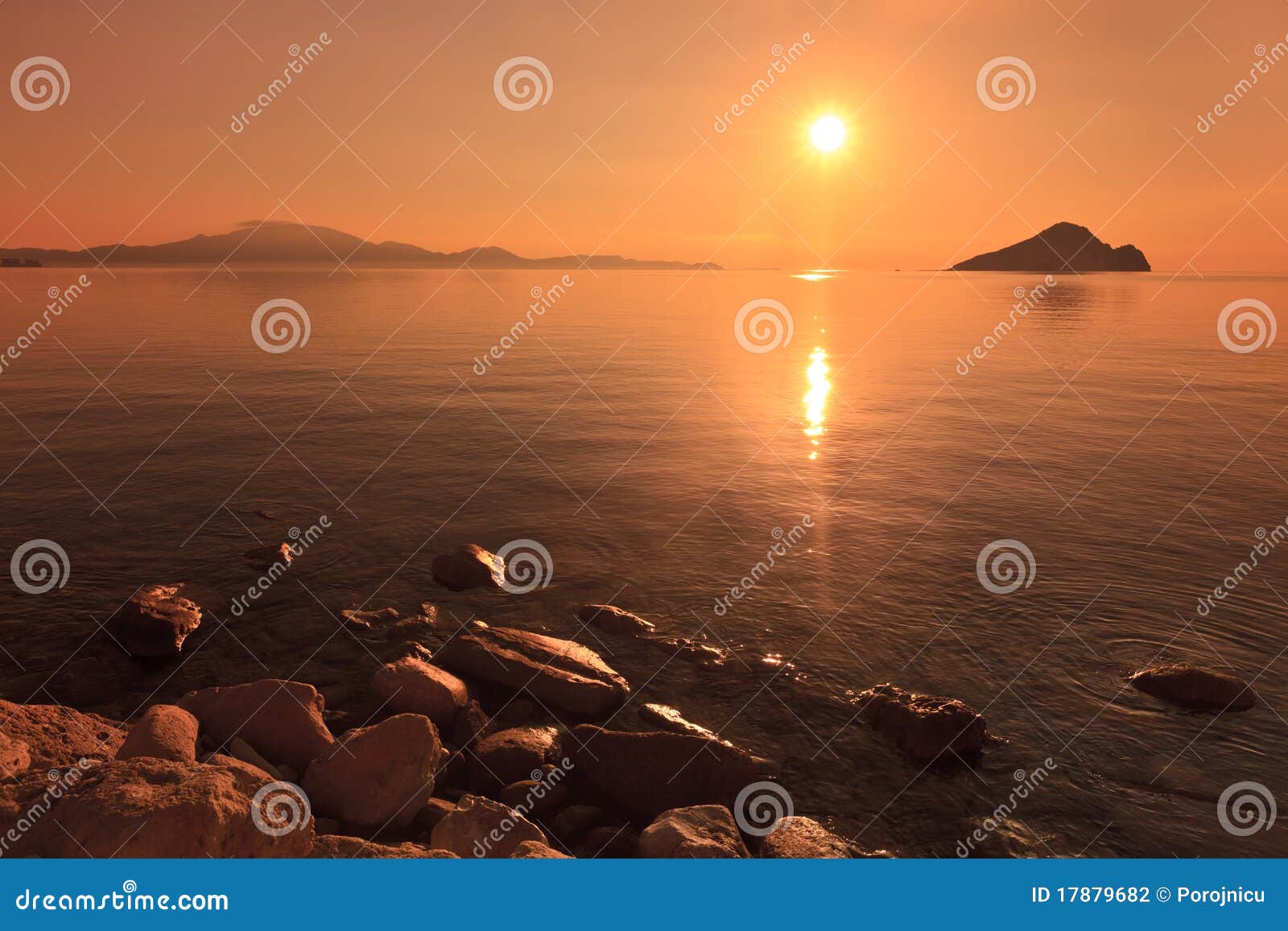 Zonsopgang op zee stock foto. Image of kust, horizon - 17879682