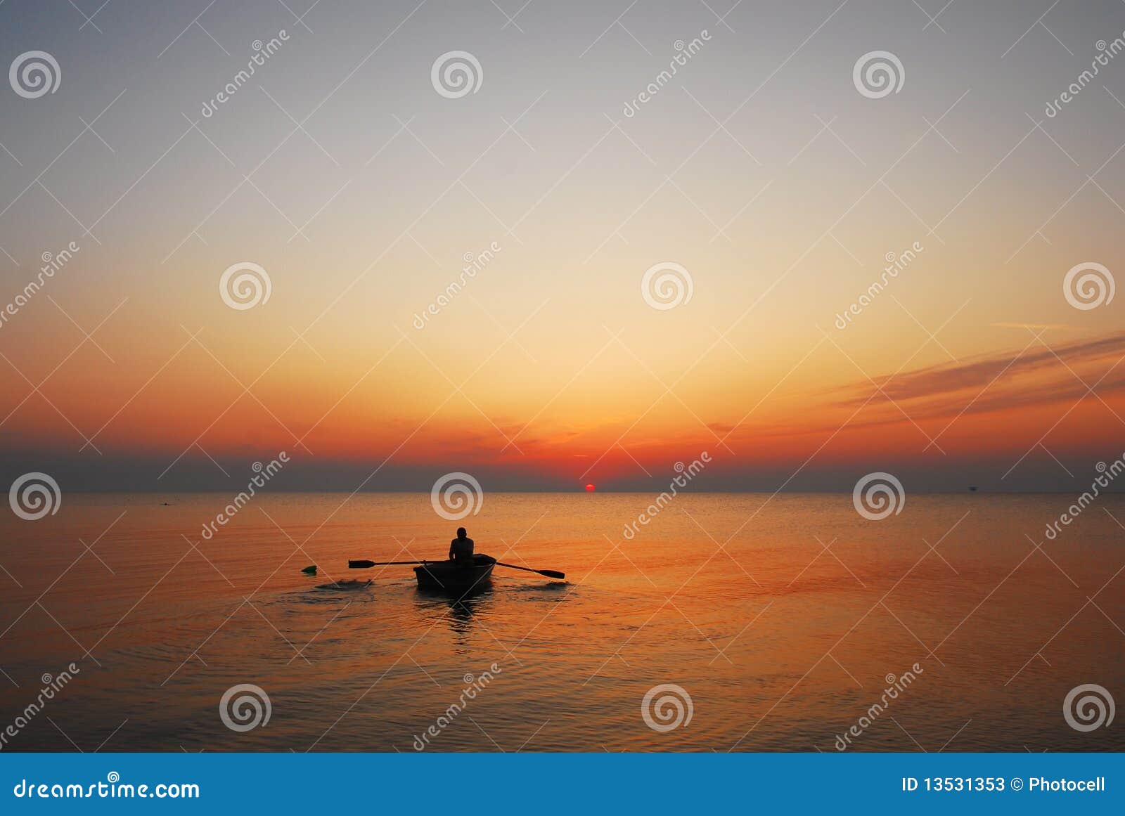 Zonsopgang Op Zee Van Azov. Stock Afbeelding - Image of lucht, kleur ...