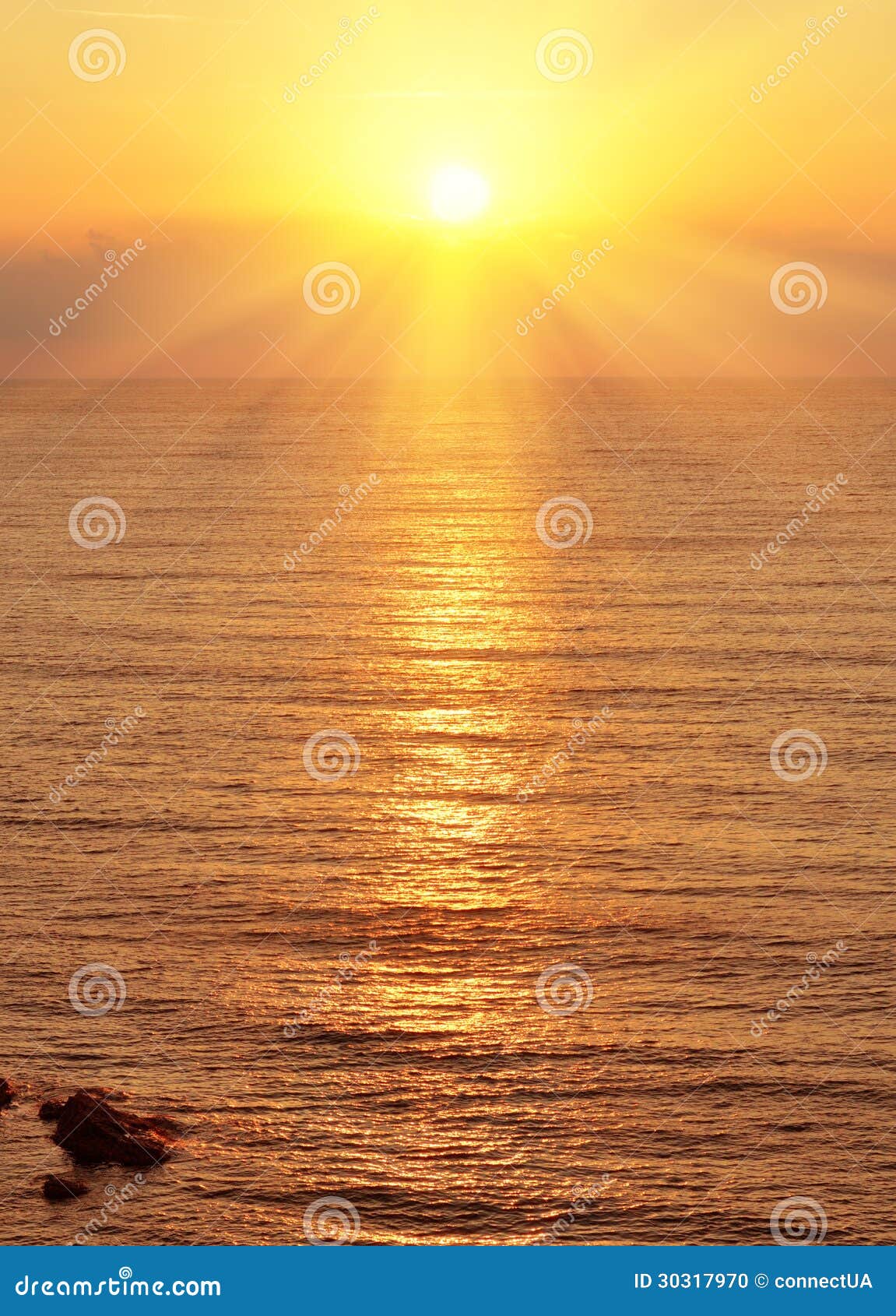 Zonsopgang Over Het Overzees Stock Foto - Image of stilte, zonlicht ...