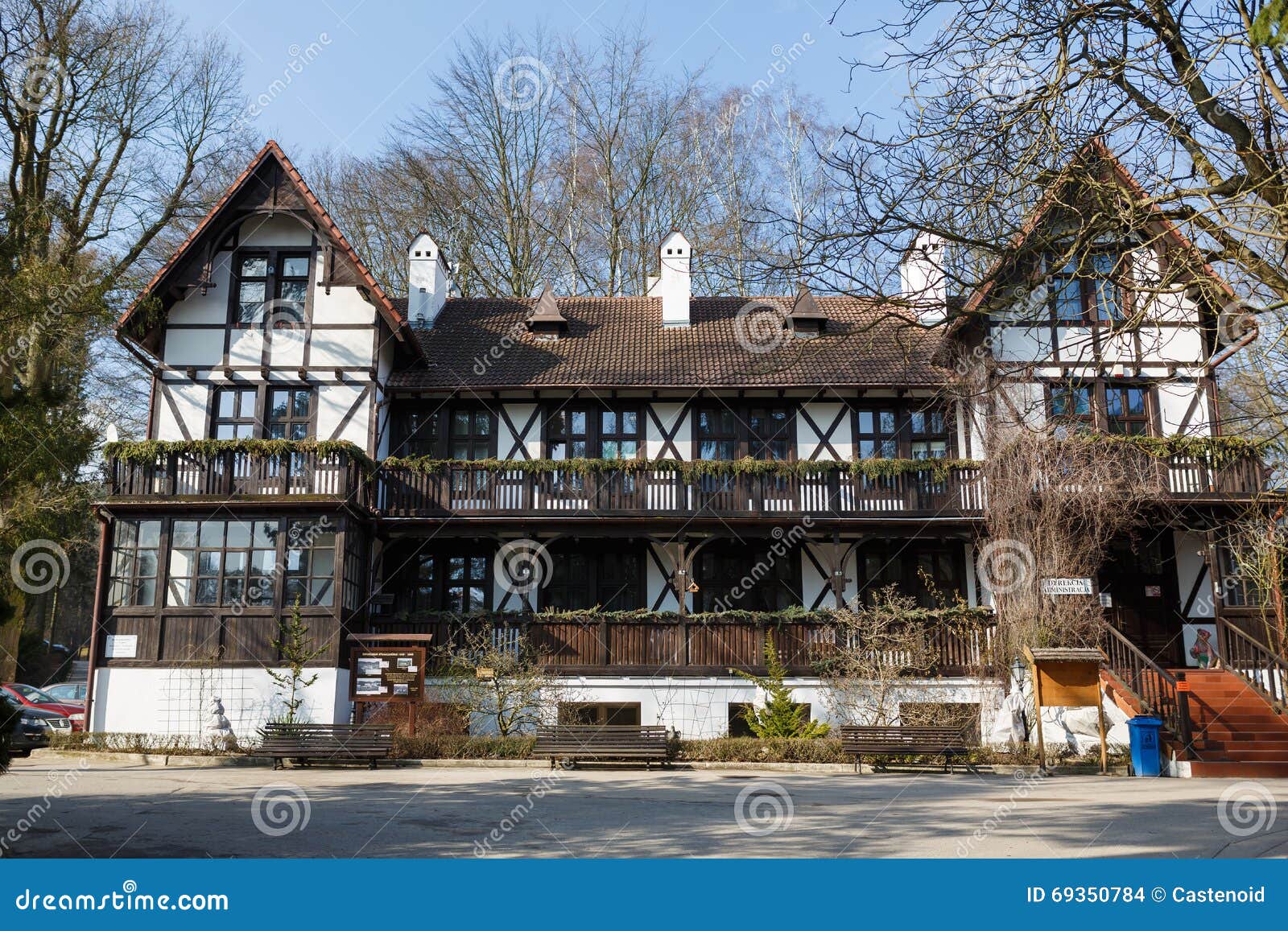 Zoo Administration Building Editorial Stock Image - Image of resort ...